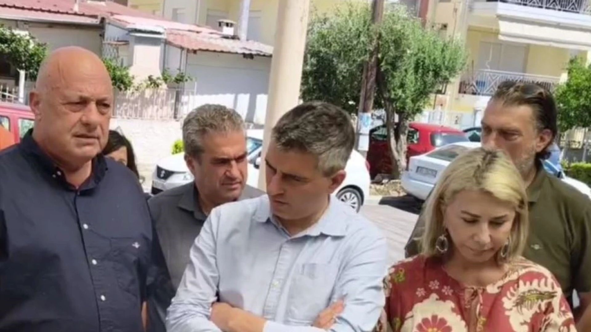 Φραστική επίθεση Μπέου κατά της Ζέττας Μακρή παρουσία του υπουργού ...