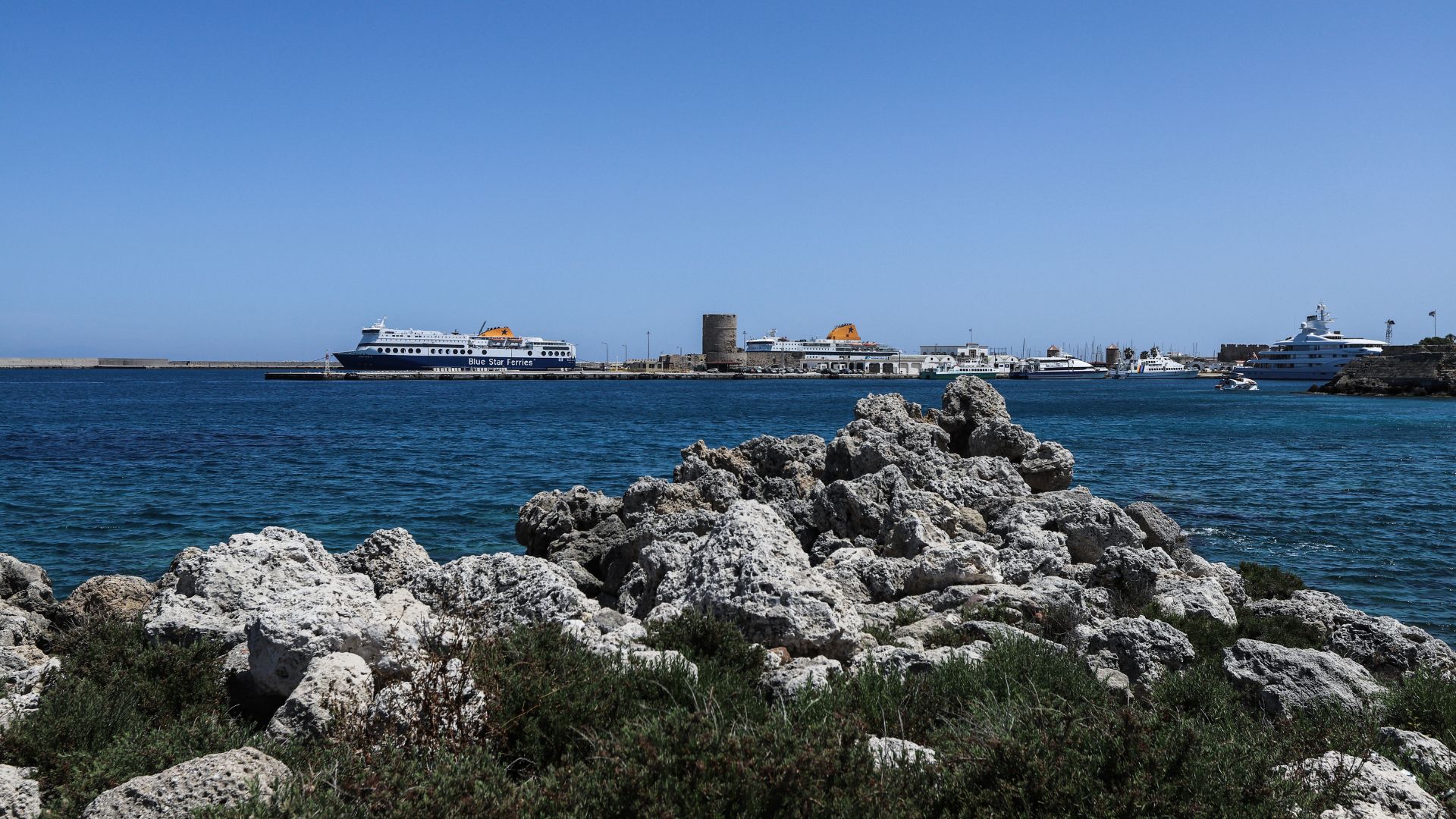 «Μπλόκο» και στη Ρόδο μετά τη Σύρο για το κρουαζιερόπλοιο Iris Crown με ...