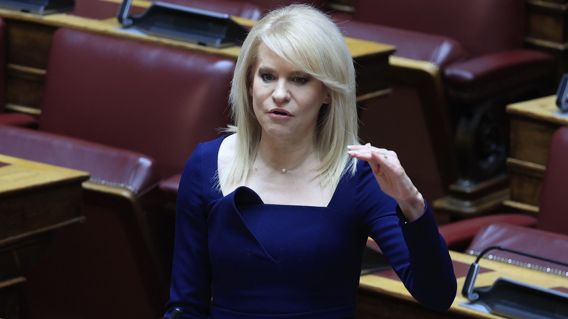 Τζάκρη κατά Σκέρτσου για την «καλοκαιρινή» ανάρτηση: «Μήπως να ...