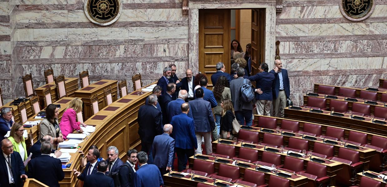 Χάος στη Βουλή: «Όχι» στις προτάσεις για Προανακριτική με την ...