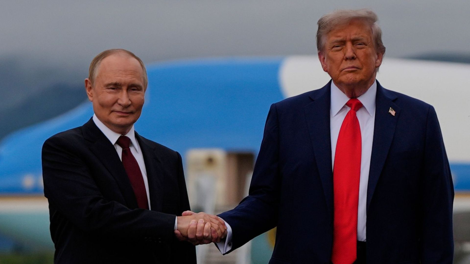 Ο Τραμπ πιστεύει ότι η Ουκρανία θα πρέπει να αποδεχτεί τους όρους της ...