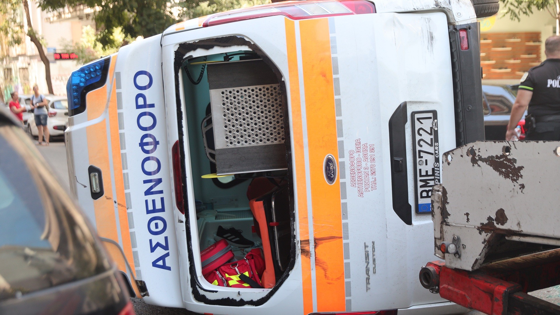 Πέθανε ο ασθενής που μεταφέρονταν με ασθενοφόρο το οποίο ανετράπη στο ...