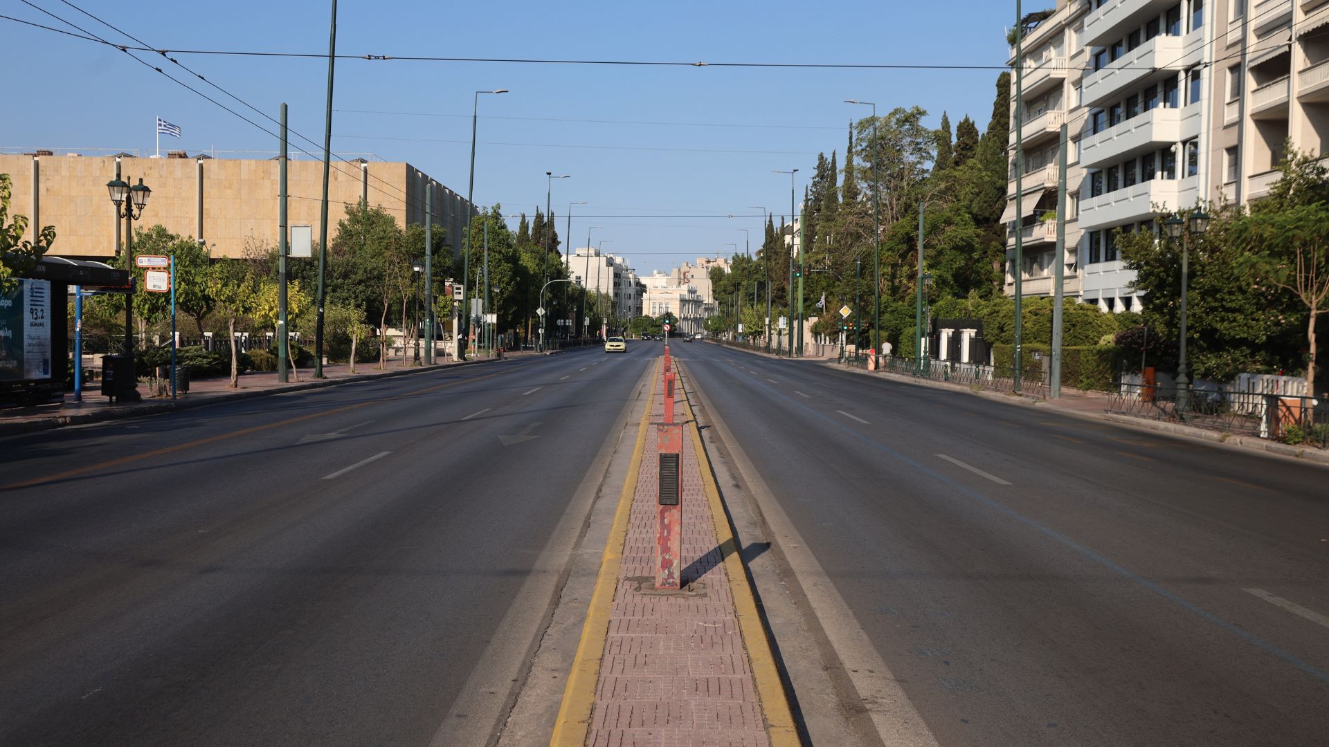 Έρημη πόλη η Αθήνα τον Δεκαπενταύγουστο (photos) | topontiki.gr