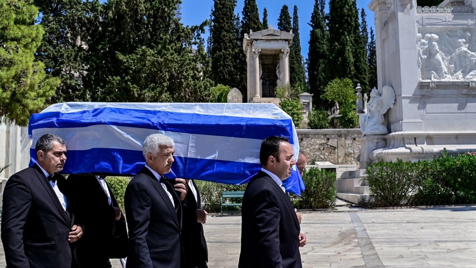 Τελευταίο αντίο στον Δημήτρη Κωνσταντάρα – Πλήθος κόσμου στο Α ...