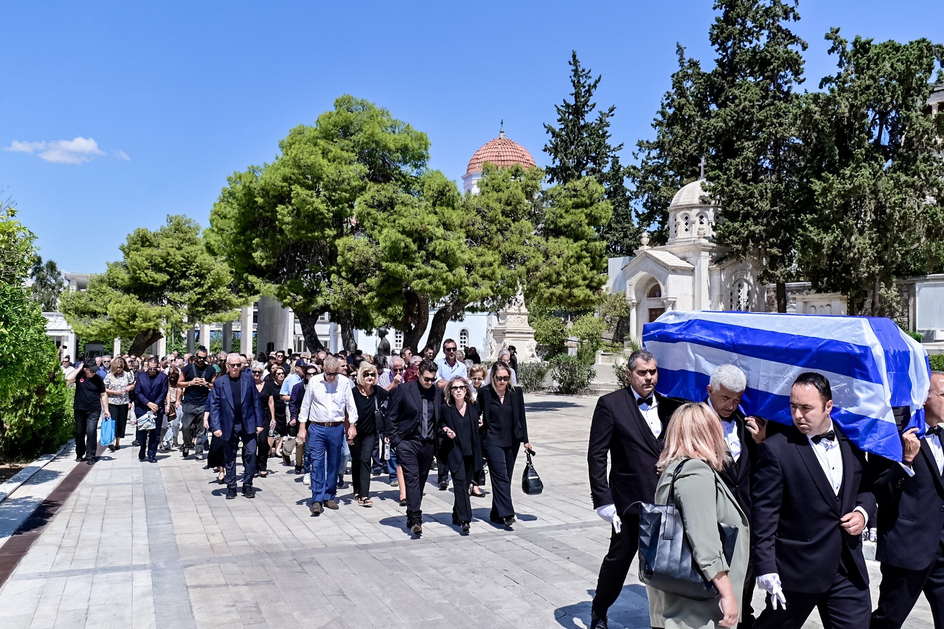 Τελευταίο αντίο στον Δημήτρη Κωνσταντάρα – Πλήθος κόσμου στο Α ...