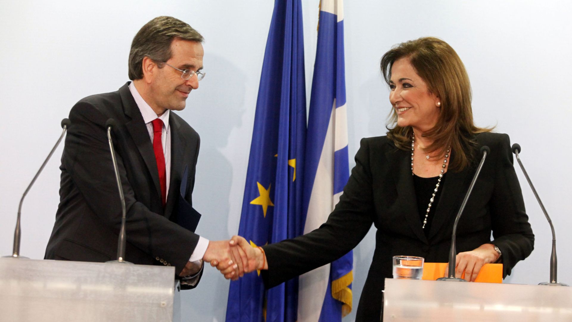 Συλλυπητήρια Ντόρας Μπακογιάννη για τον θάνατο της Λένας: «Οι σκέψεις ...