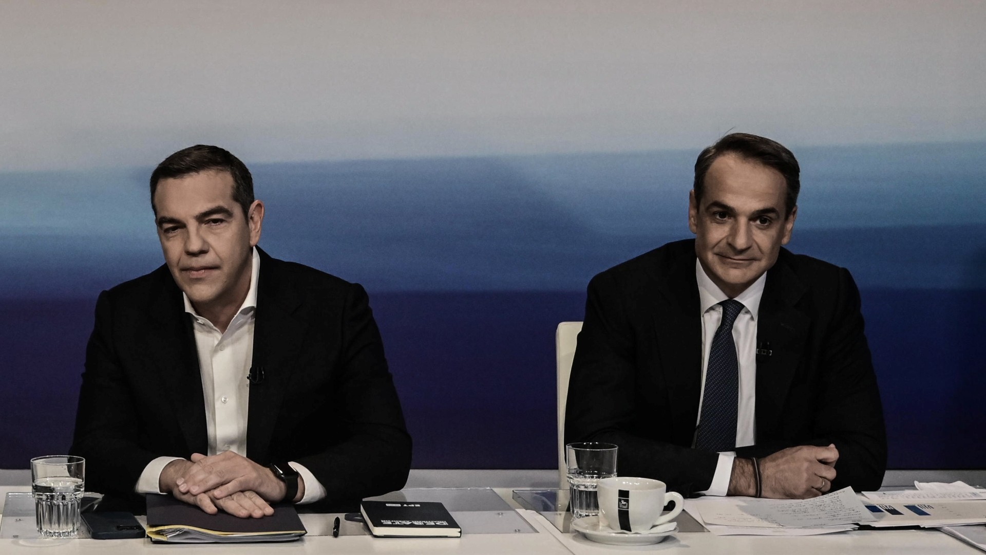 Δημοσκόπηση Interview: Χαμηλή πτήση για τη ΝΔ, δεύτερο το ΠΑΣΟΚ ...