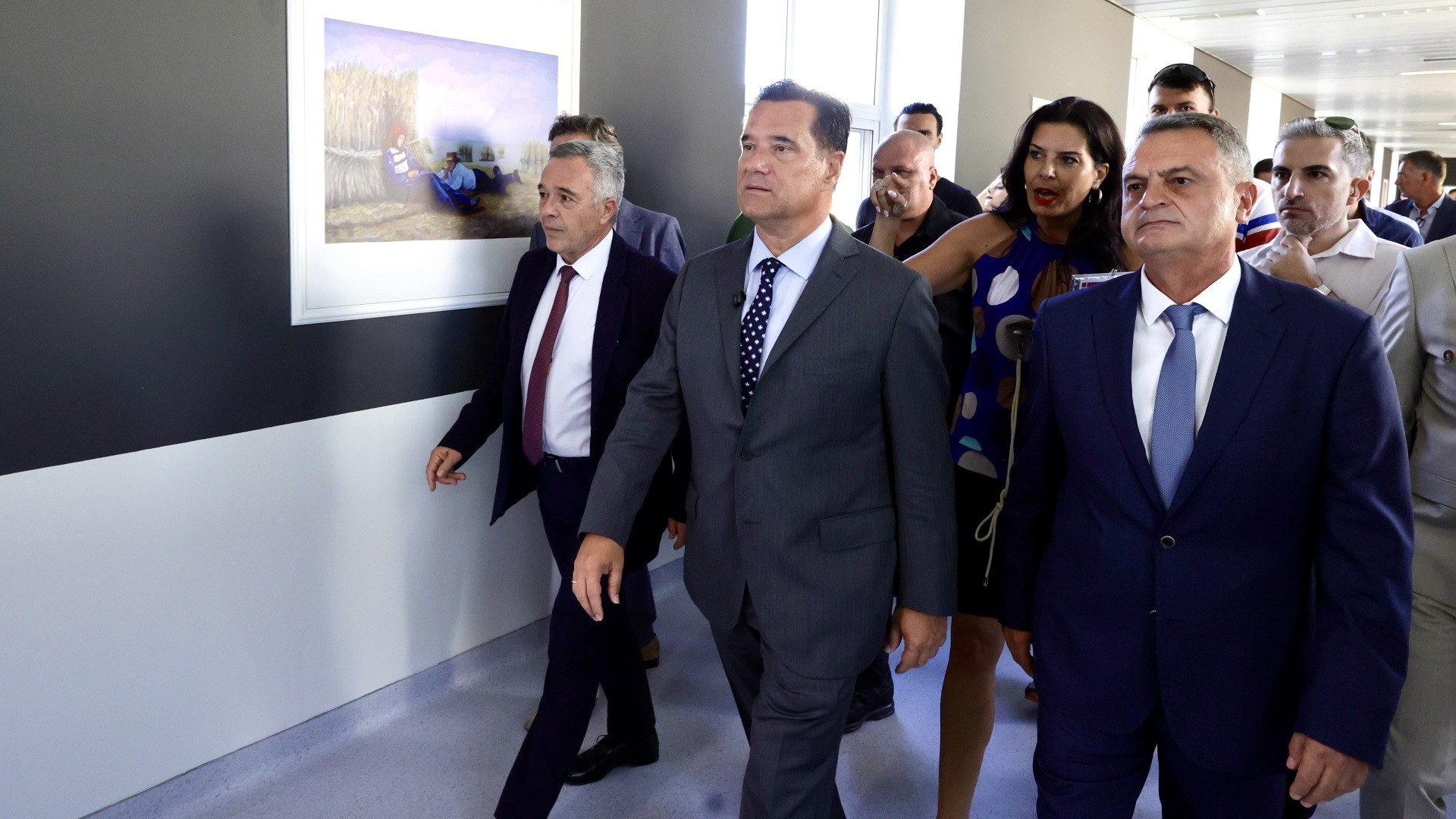 Άδωνις Γεωργιάδης: Με γιουχαρίσματα και συνθήματα υποδέχτηκαν τον ...