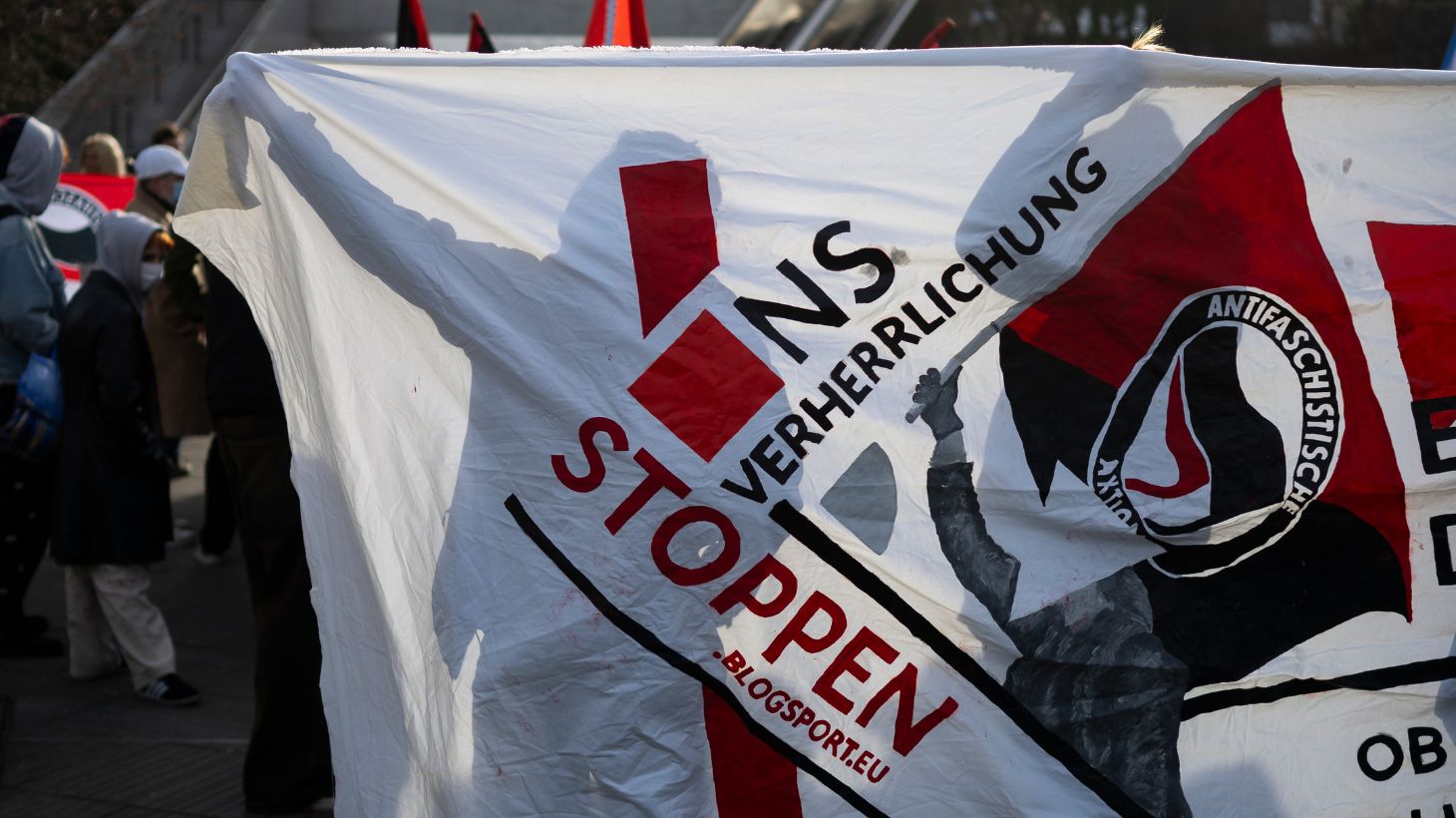 Αντιδημοκρατική υστερία στις ΗΠΑ: Οι Antifa «τρομοκρατική οργάνωση» και ...