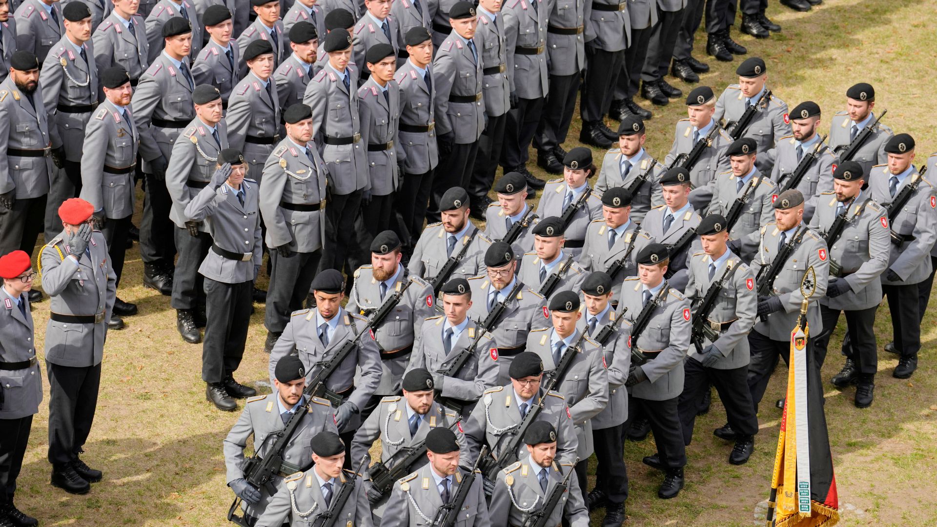 Υπερδιπλασιασμό του γερμανικού στρατού για τις ανάγκες του ΝΑΤΟ ζητά η ...