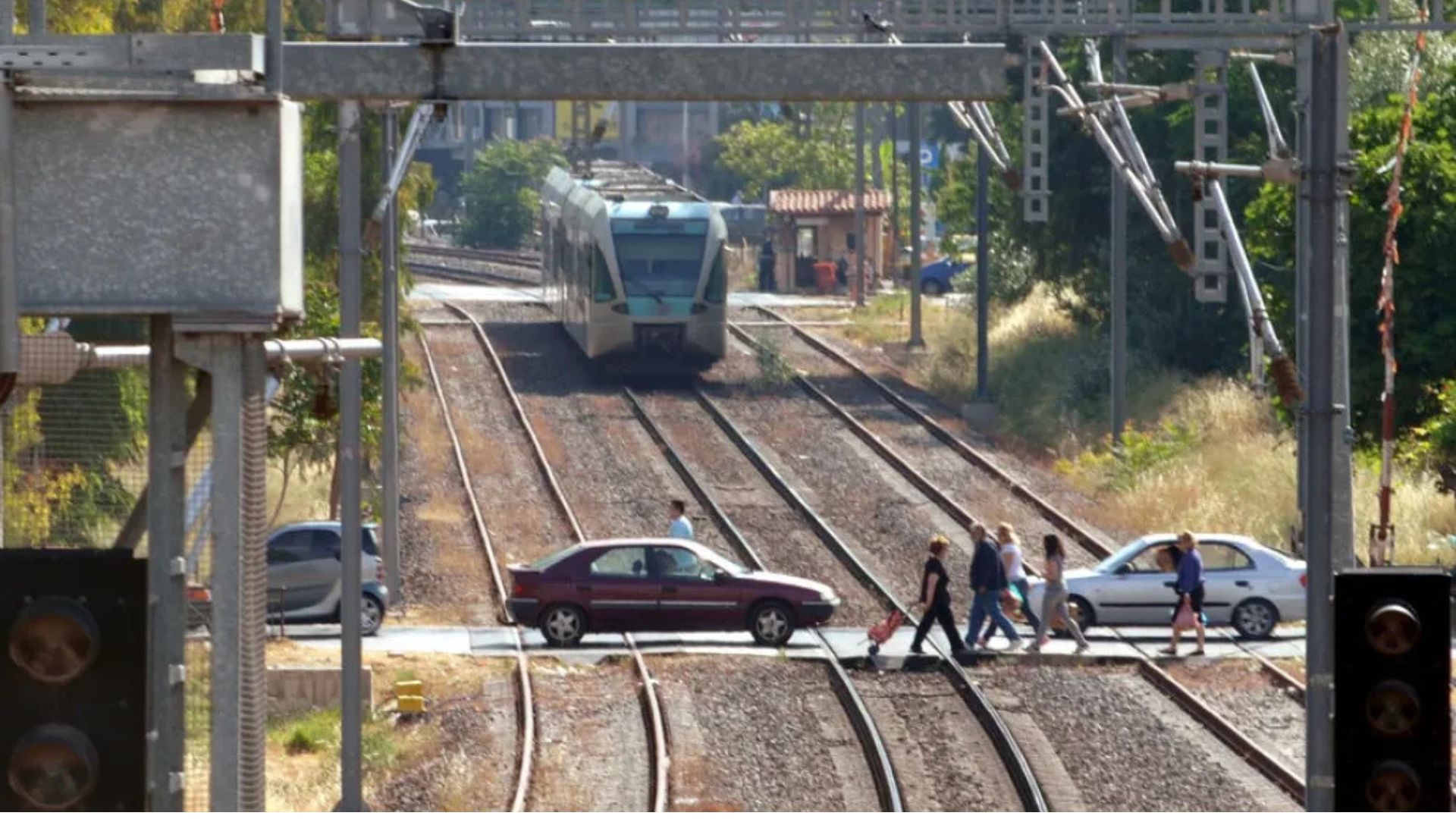 Νεκρός πεζός που παρασύρθηκε από τρένο της Hellenic Train στην Κωνσταντινουπόλεως | topontiki.gr