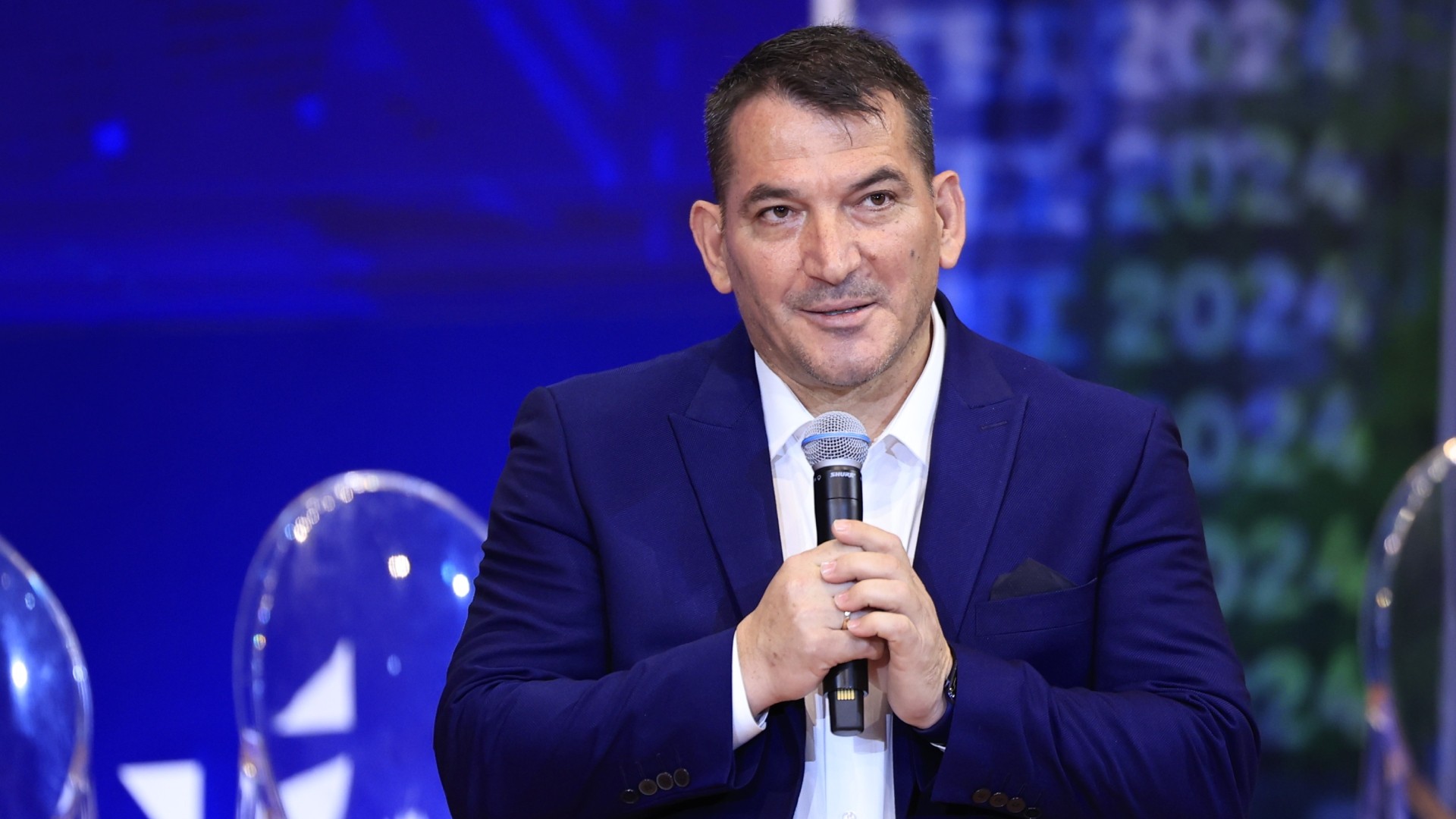 Ο Πύρρος Δήμας έβγαλε σε δημοπρασία την ολυμπιακή δάδα και εξόργισε την ...
