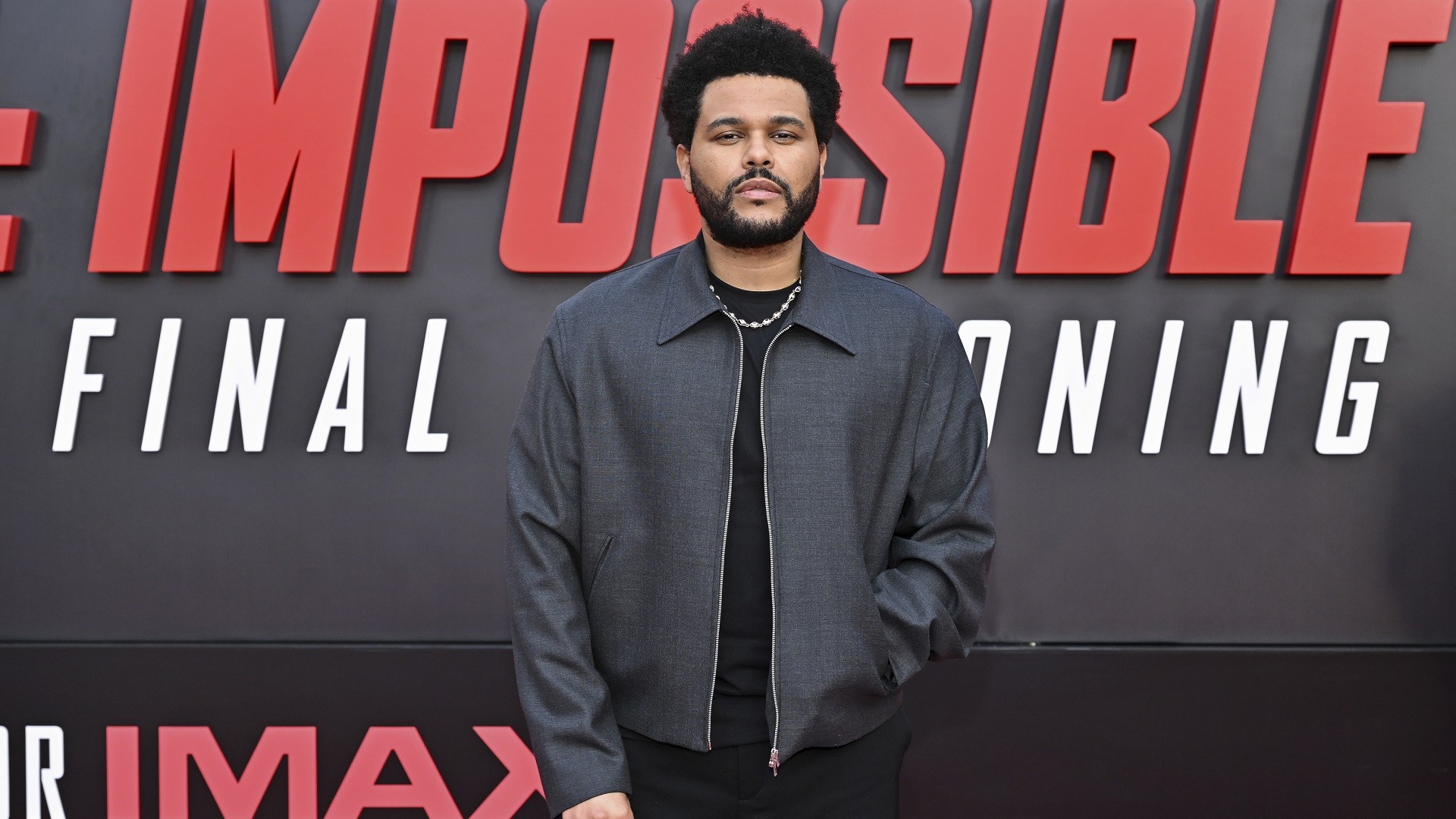 «Blinding Lights»: Το τραγούδι του The Weeknd είναι το πρώτο που έφτασε ...