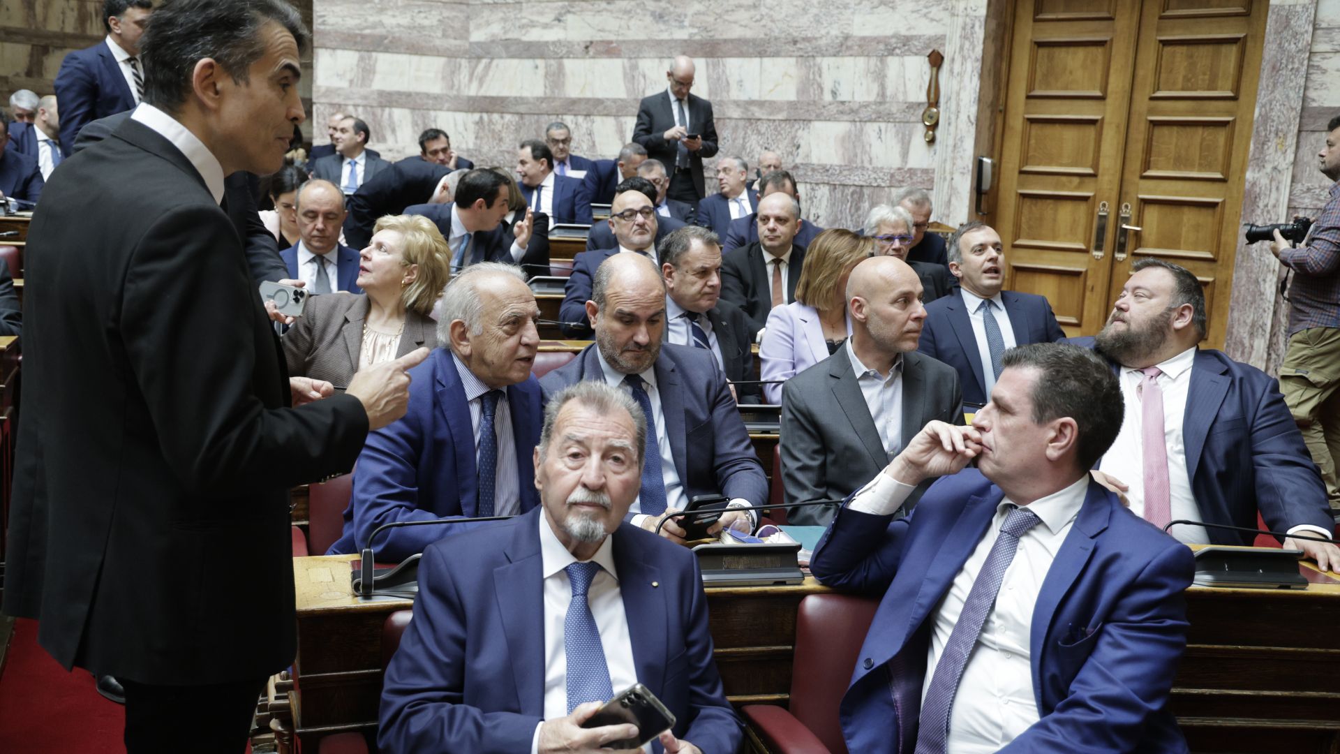 Επανήλθαν οι ομαδικές «γαλάζιες» ερωτήσεις – Χτύπημα για «τις αδικίες ...