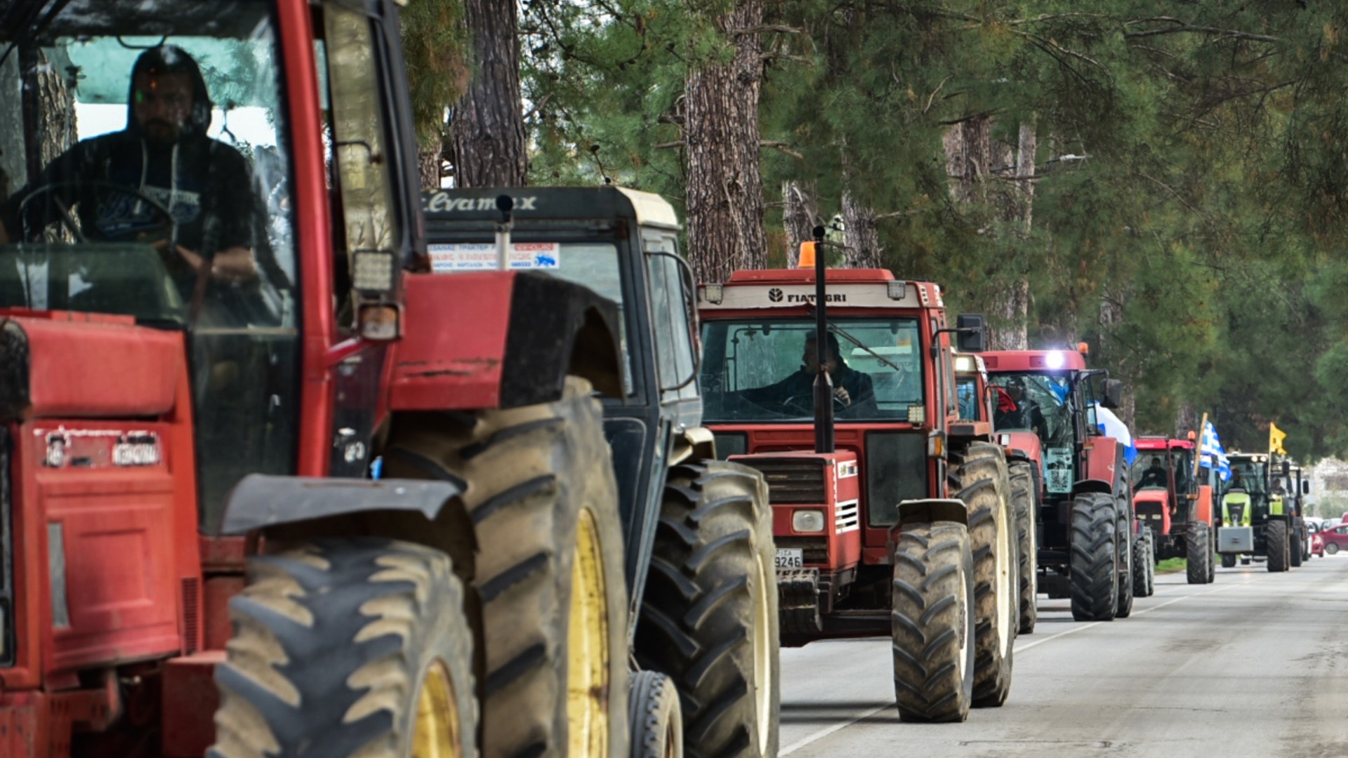 Αγρότες και κτηνοτρόφοι κατακλύζουν τους δρόμους όλης της χώρας – «ΕΕ ...