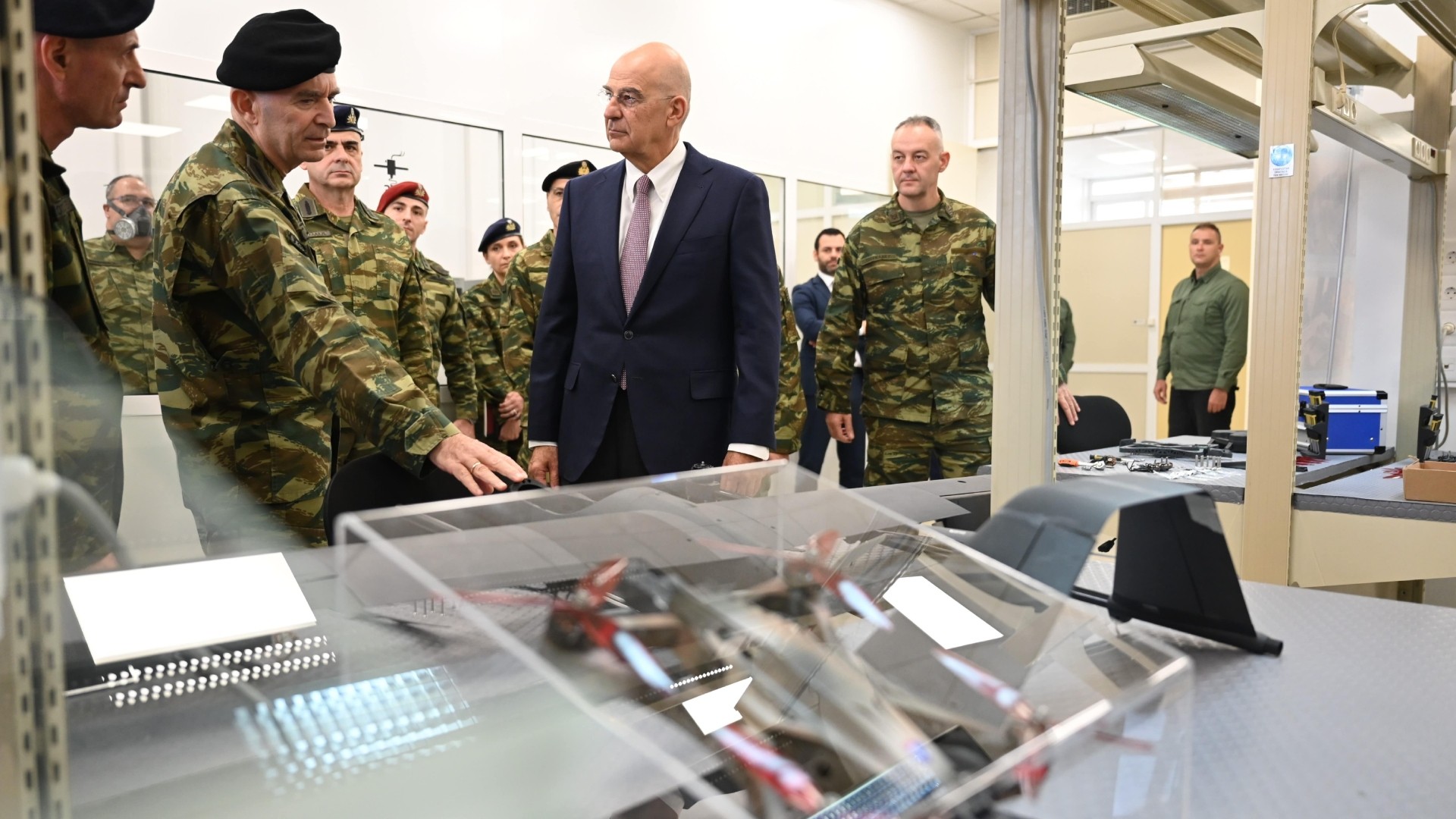 Η Ελλάδα παράγει πλέον τα δικά της drone – Δένδιας: «Οι ένοπλες ...