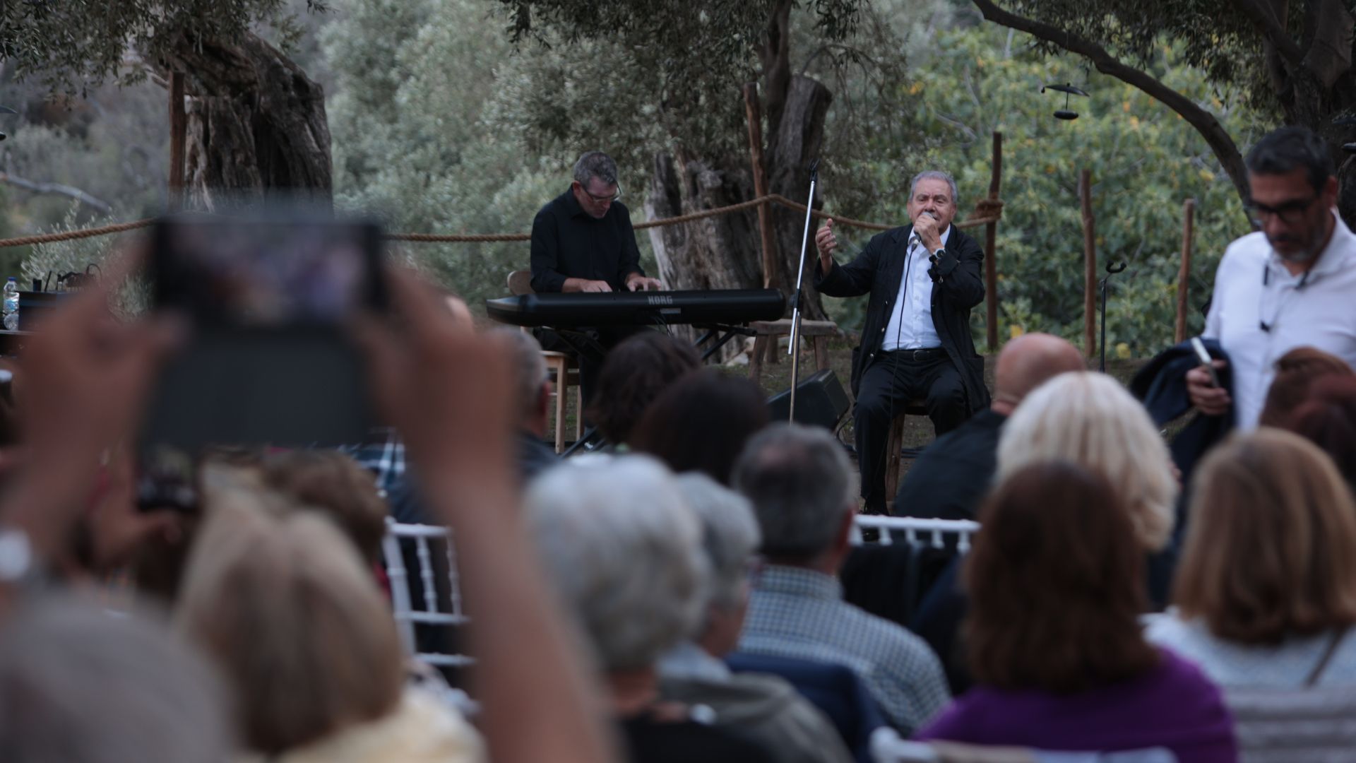 Με τον Μανώλη Μητσιά έκλεισε το 4ο Πολιτιστικό Φεστιβάλ «Μια βραδιά ...