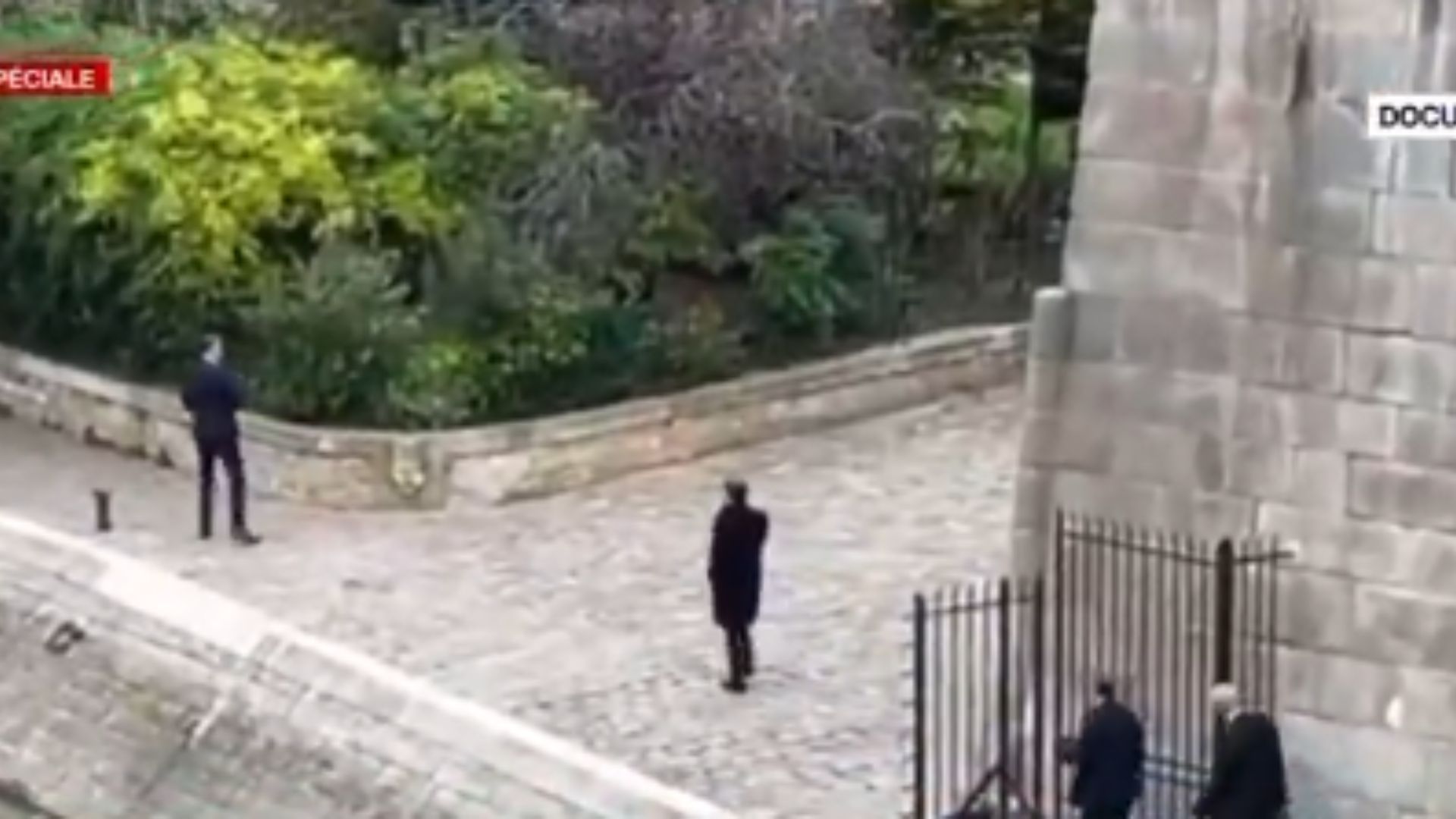 Βόλτα στον Σηκουάνα για τον… σκεπτικό Μακρόν, λίγο μετά την παραίτηση ...