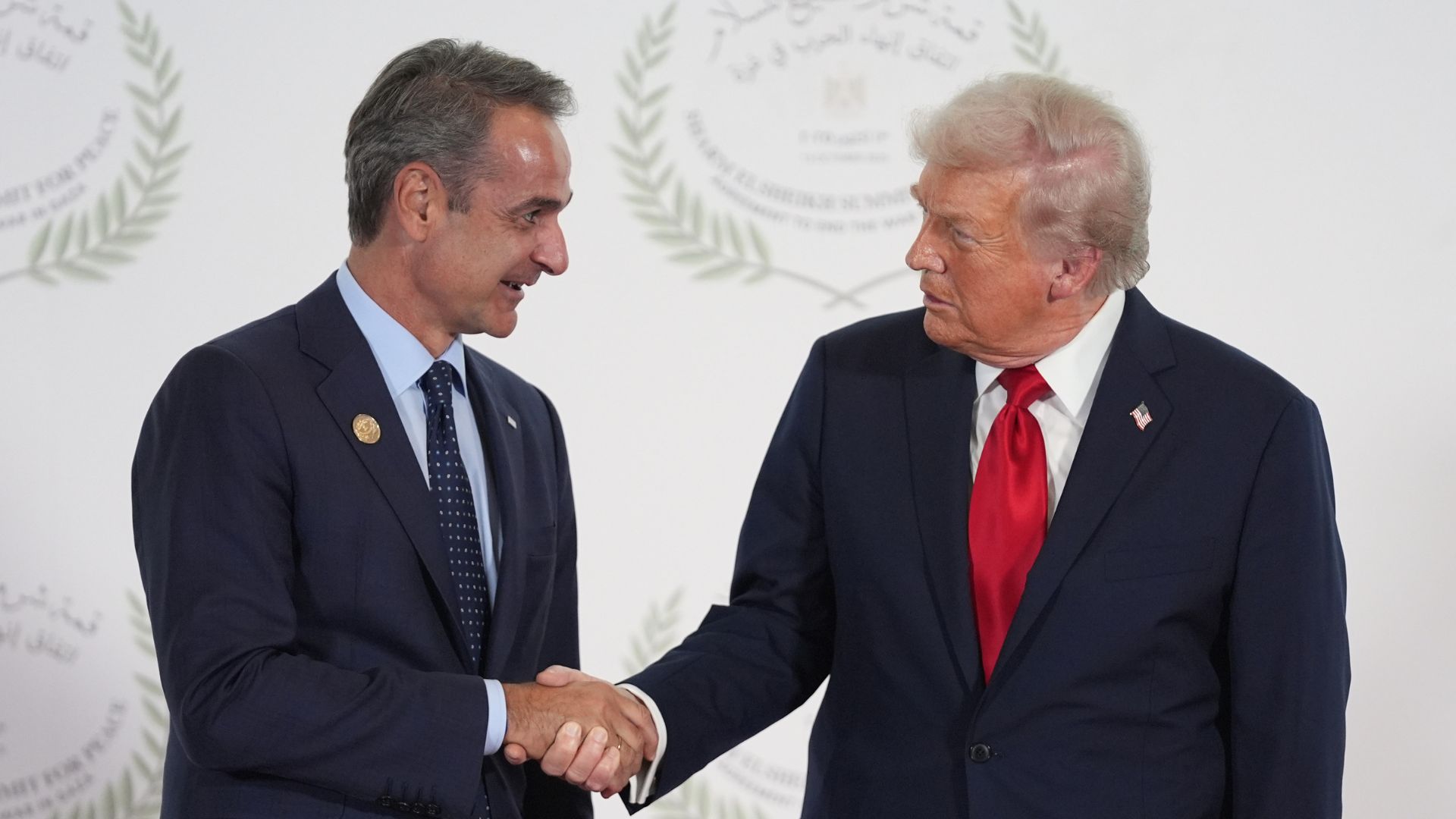 Στο Σαρμ Ελ Σέιχ ο Μητσοτάκης – Η χειραψία με τον Τραμπ (Photos/ Video ...