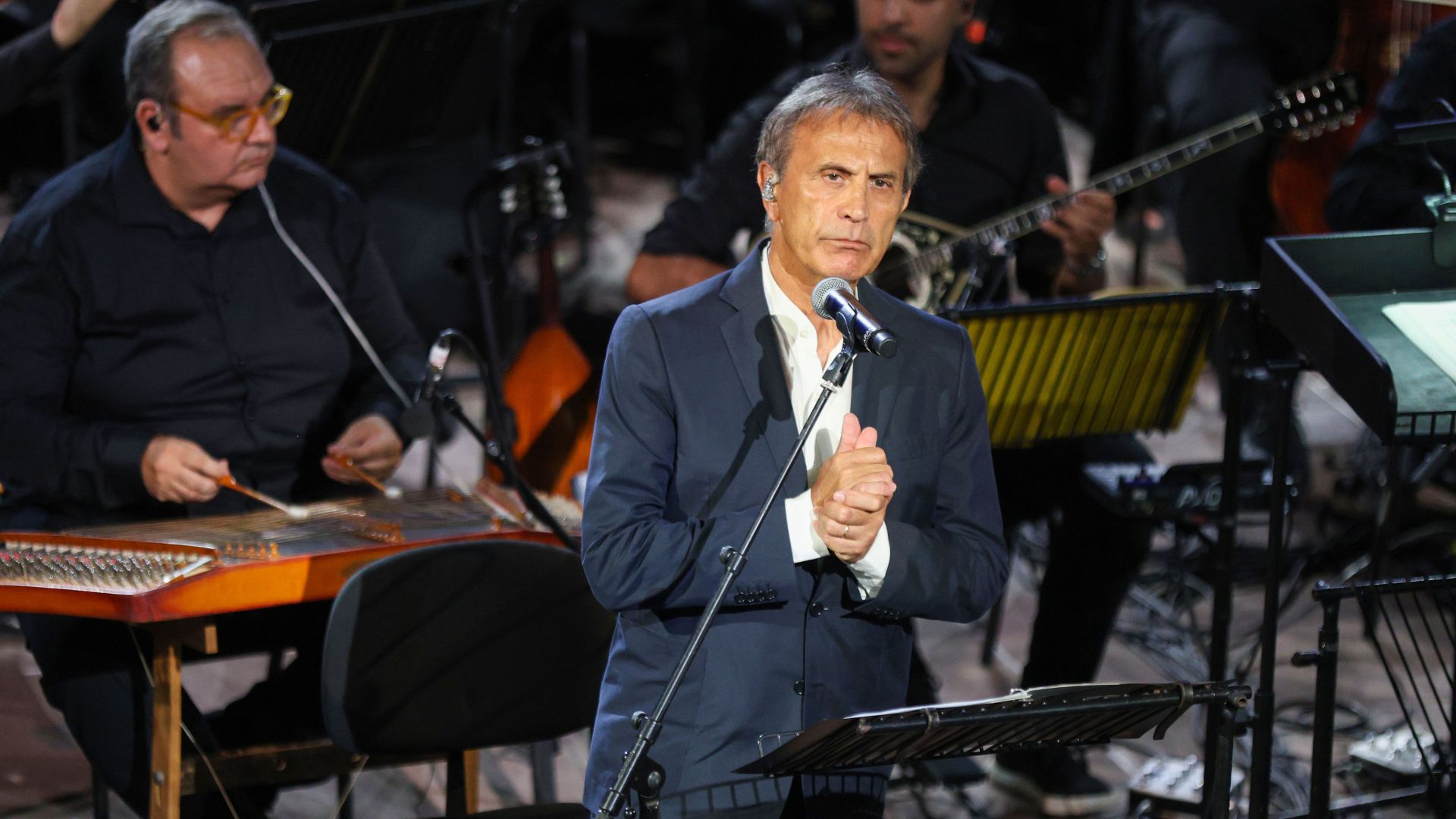 Γιώργος Νταλάρας: Η Ελλάδα μάς πληγώνει αλλά να τη στηρίζουμε ...