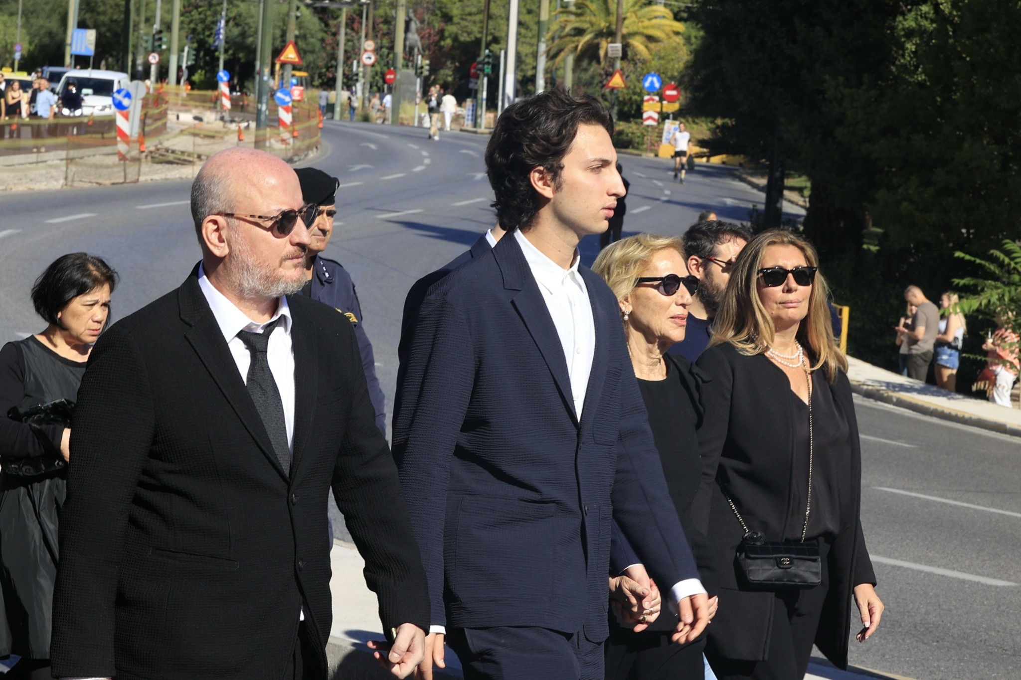 Διονύσης Σαββόπουλος: «Ας κρατήσουν οι χοροί» – Με δάκρυα και τραγούδια ...