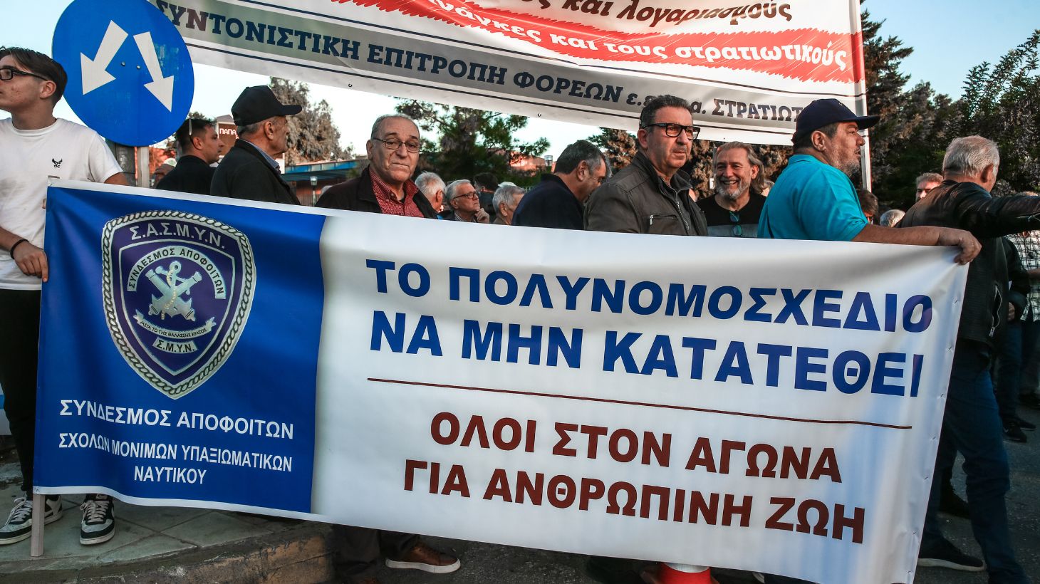Μεγαλώνει το ρήγμα Δένδια-στρατιωτικών: Αντιδράσεις για το ...