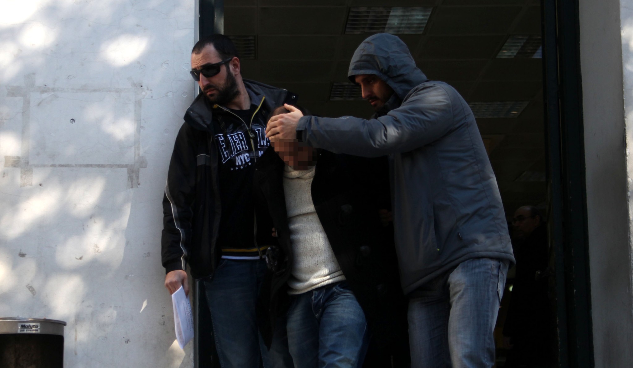 Ξανά ισόβια για τους δύο Ρουμάνους που δολοφόνησαν τον Μένη Κουμανταρέα ...