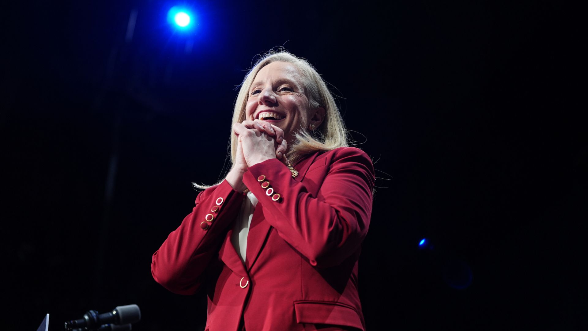 Abigail Spanberger: Η πρώην πράκτορας της CIA που έγινε η πρώτη γυναίκα ...