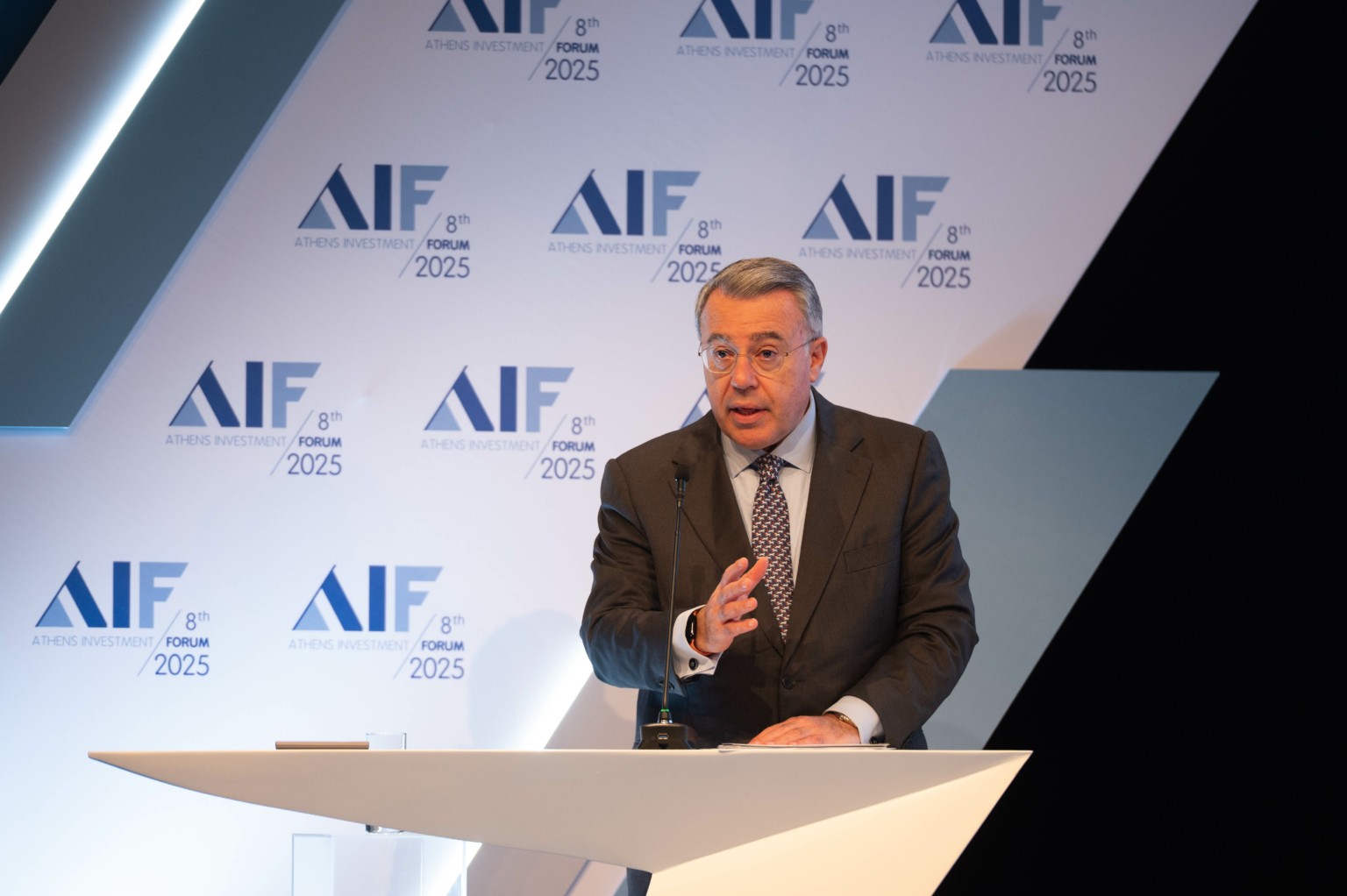 Η Alpha Bank κυριαρχεί στις διεθνείς αξιολογήσεις καθώς ενισχύει το ...