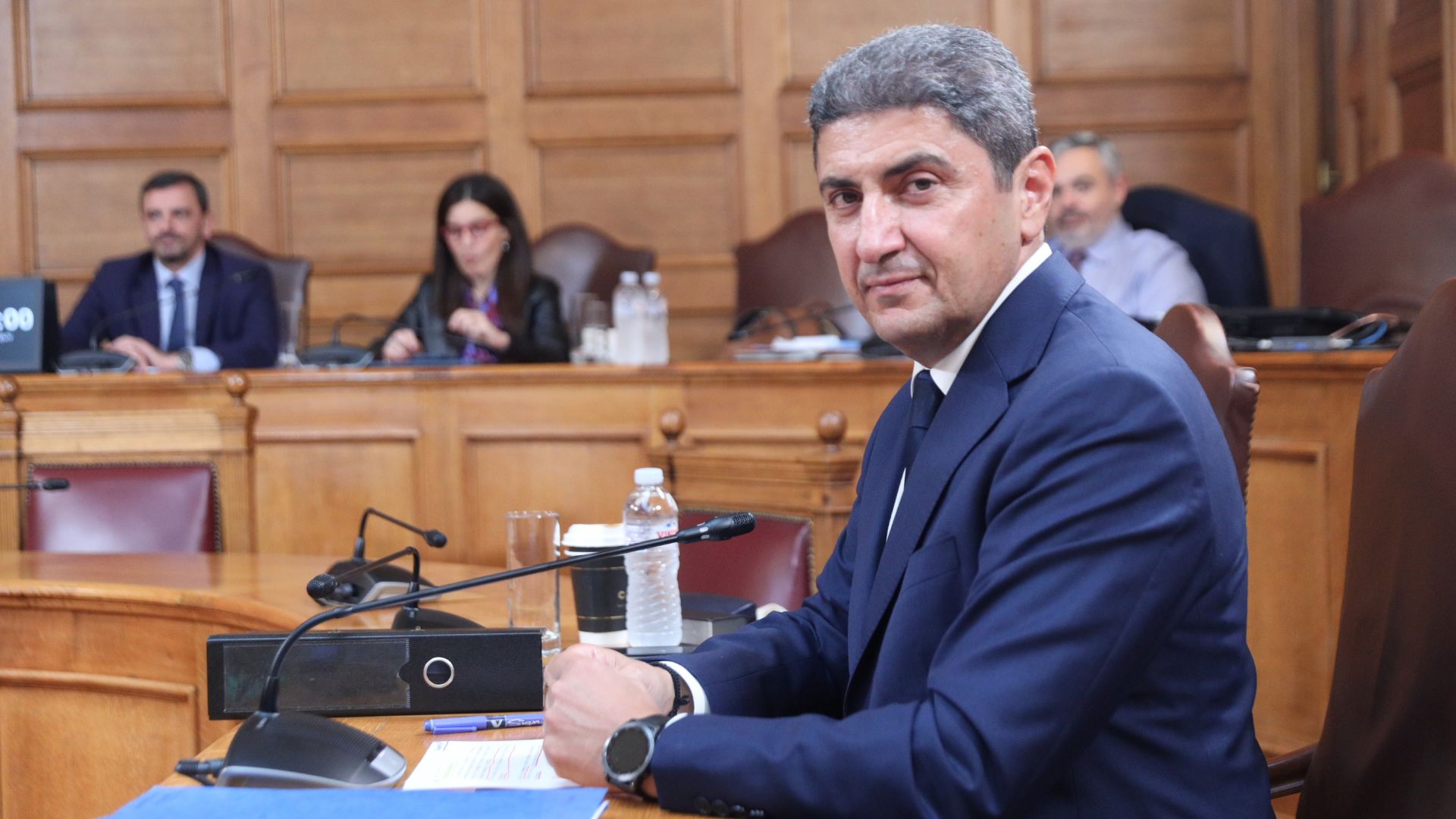 ΟΠΕΚΕΠΕ – Εξεταστική: «Τον γνωρίζω τον “Φραπέ”» παραδέχθηκε ο Αυγενάκης ...
