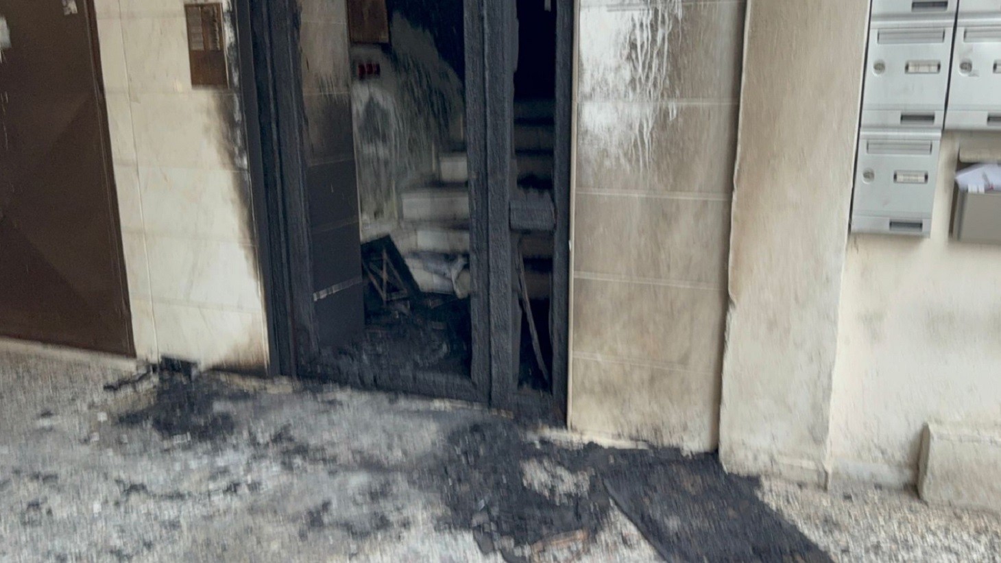Έκρηξη στη Θεσσαλονίκη: Πρώην υπάλληλος της ΕΥΠ μένει στην πολυκατοικία ...