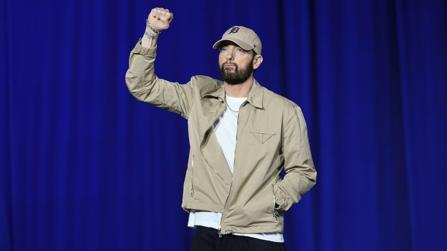 Eminem: Ο θρύλος της hip hop μηνύει την εταιρεία «Swim Shady» λόγω του ...