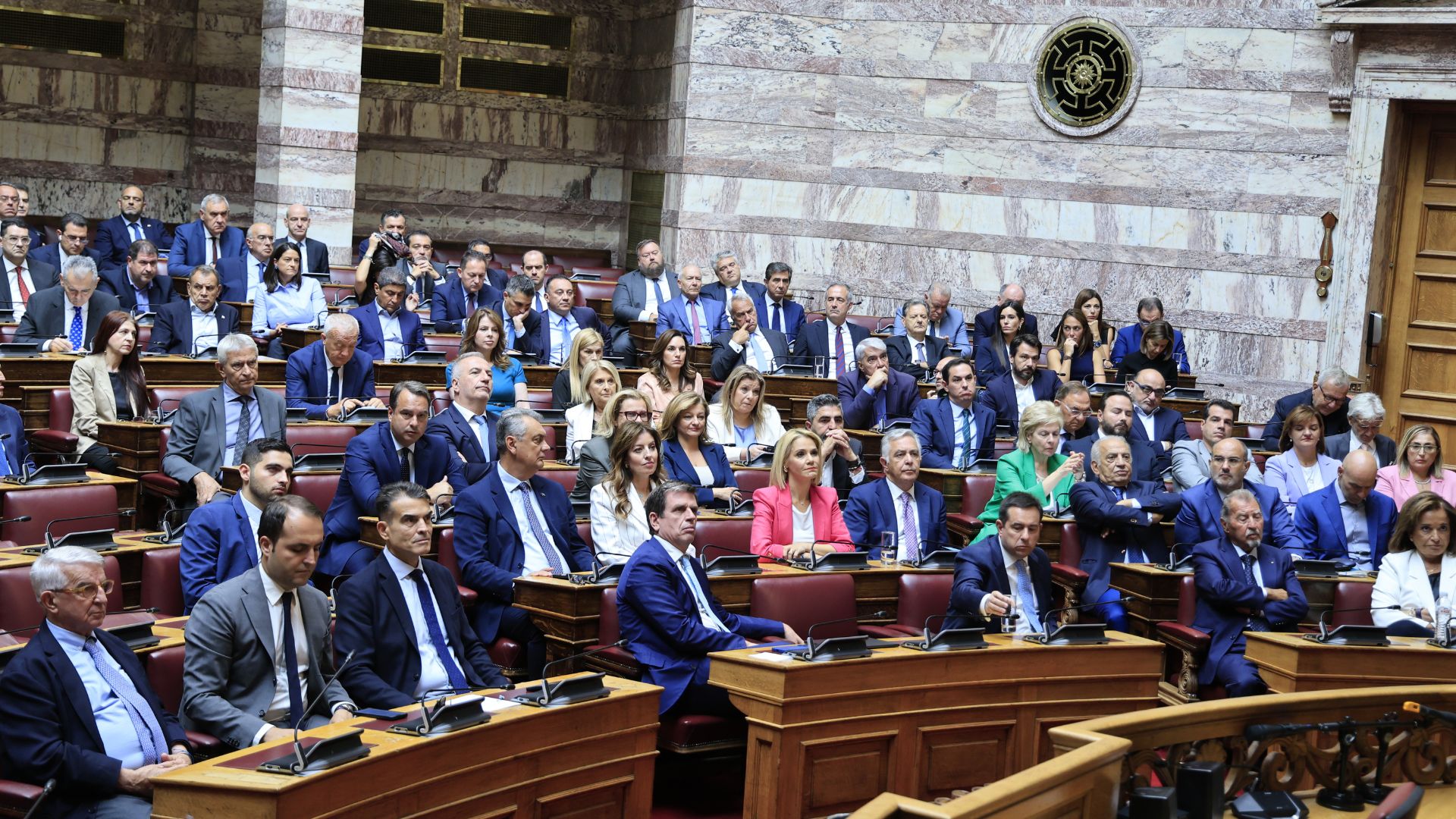Πολεμικό κλίμα στην τηλεδιάσκεψη των βουλευτών της ΝΔ: Πυρ ομαδόν για ...