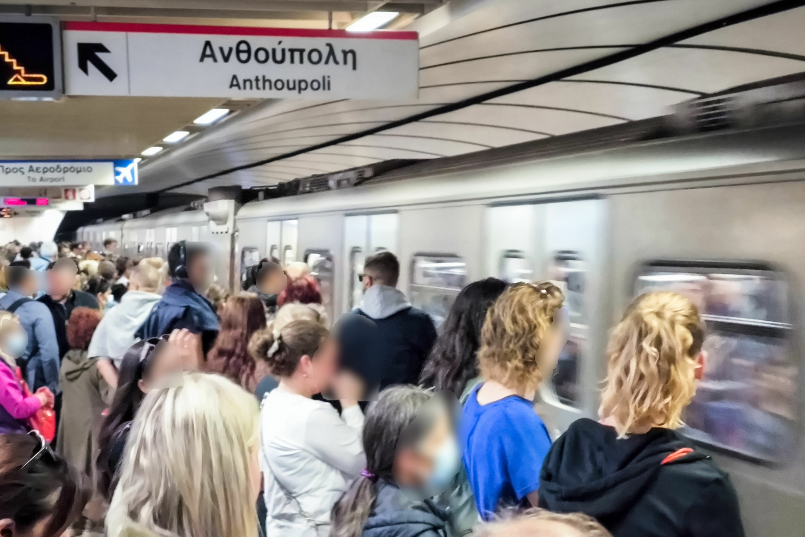 Ασφυκτική η κατάσταση στο Μετρό: Επιβάτες στοιβάζονται σαν… σαρδέλες ...