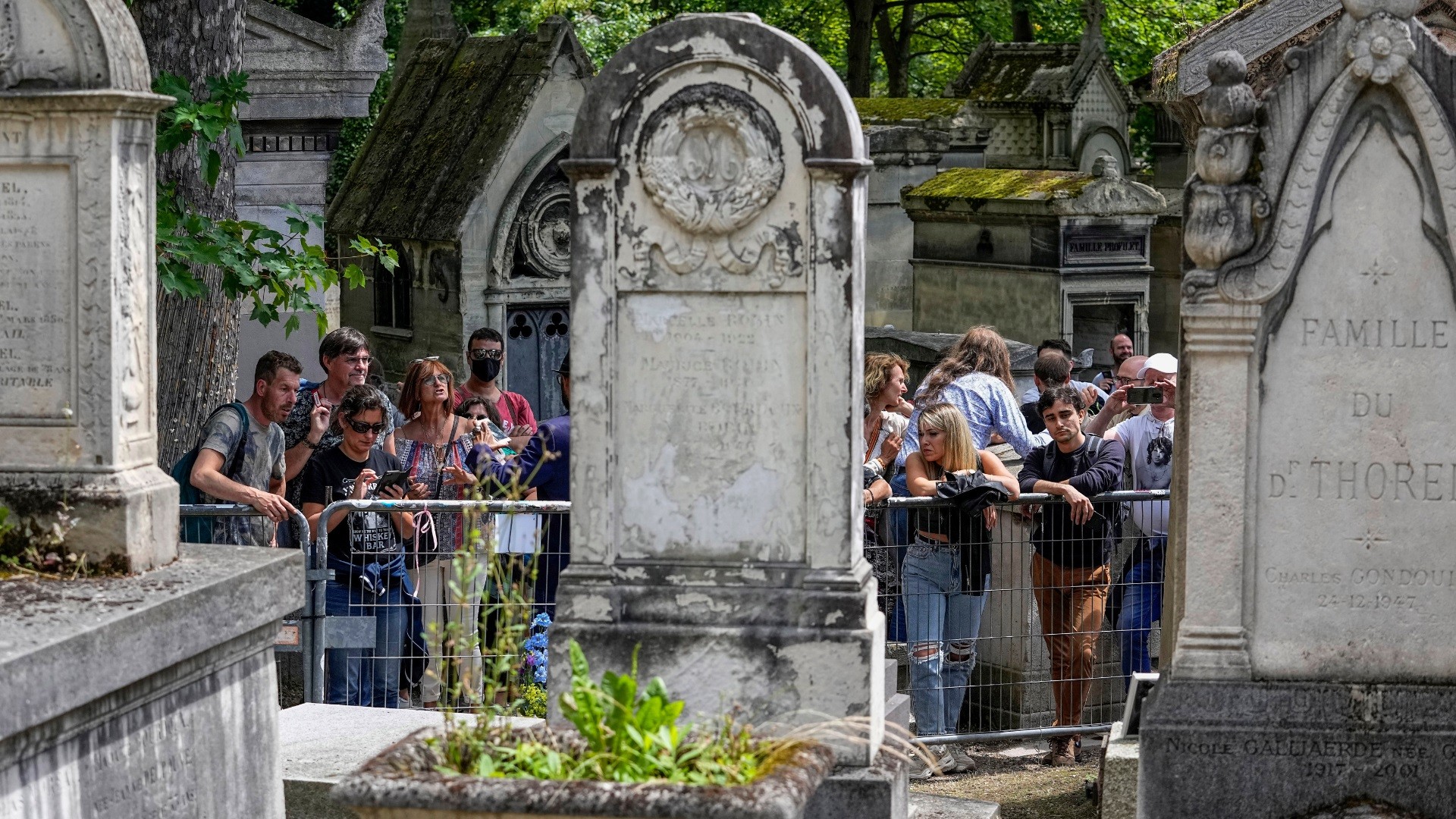 Μακάβρια συγκατοίκηση με… Τζιμ Μόρισον και Όσκαρ Ουάιλντ: Κλήρωση για ...
