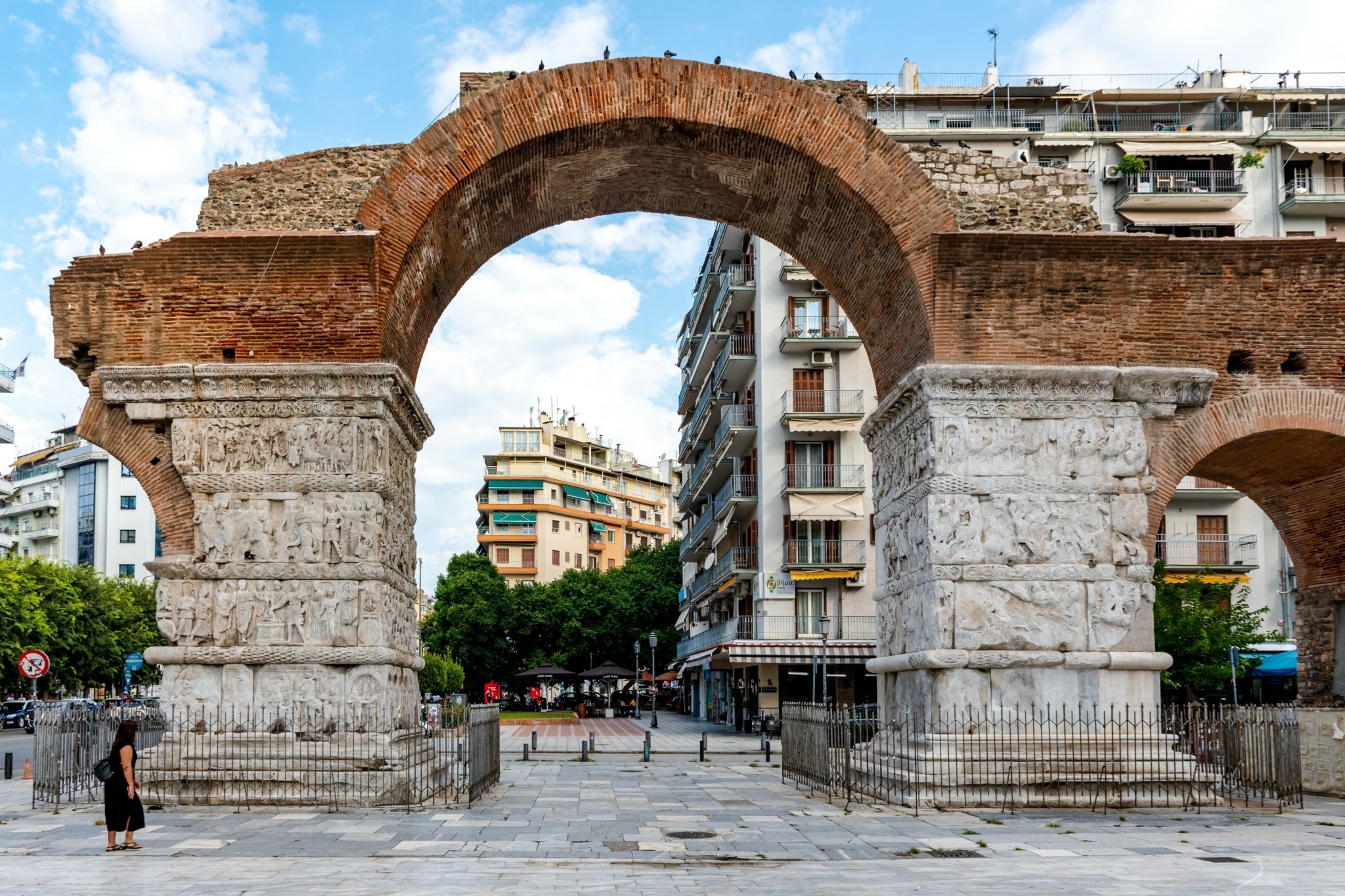 Θεσσαλονίκη: Τέσσερις ανήλικοι χτύπησαν 14χρονη λόγω ερωτικής ...