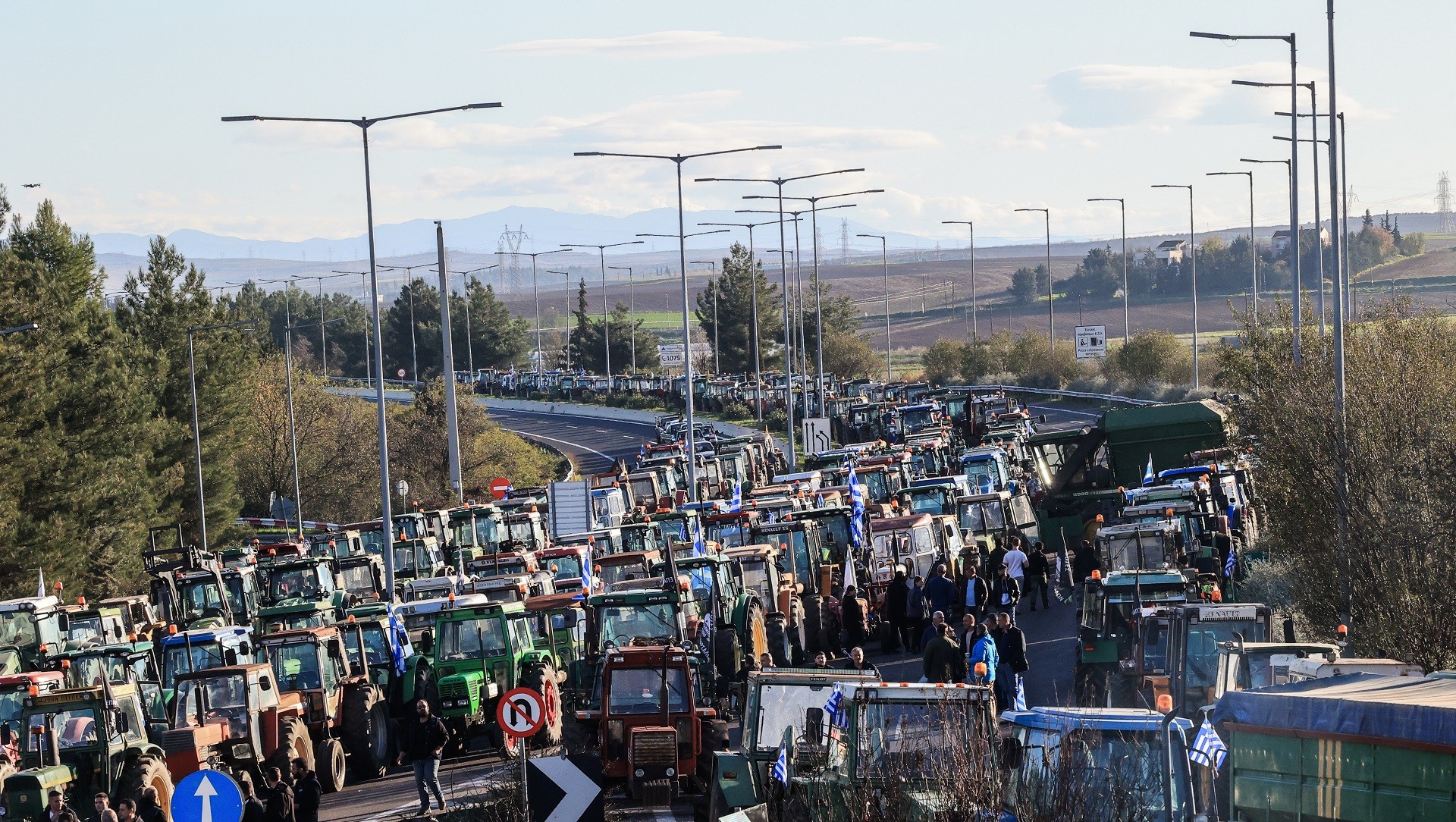 Στα κάγκελα οι αγρότες μετά τις κυβερνητικές εξαγγελίες: «Σκέτη ...