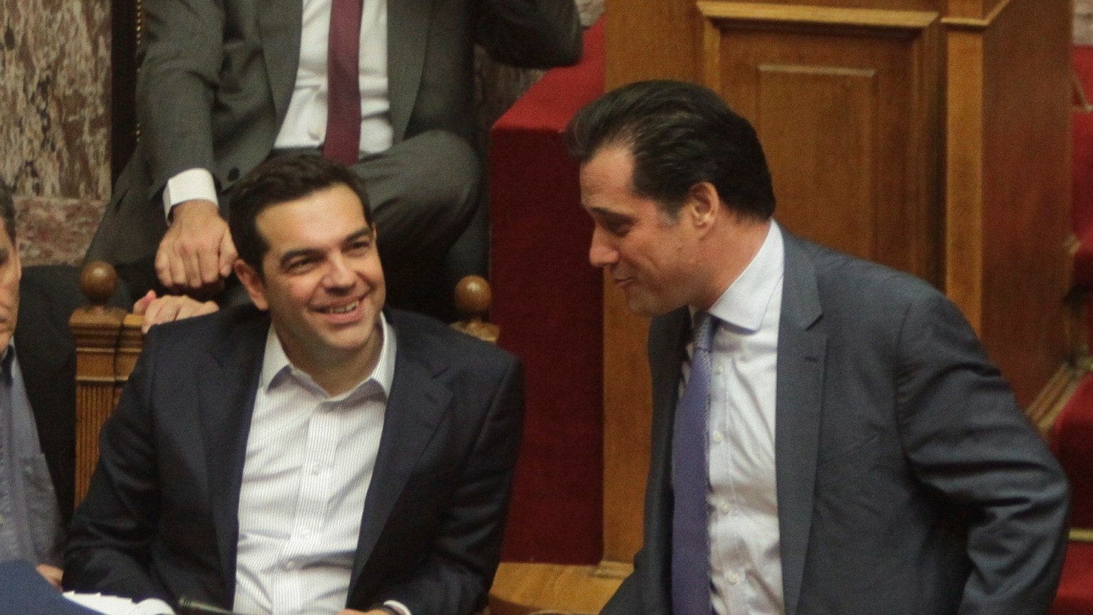 Ο Τσίπρας τρολαρει τον Άδωνι: Η αφιέρωση και η ατάκα «Το λιγουρεύεστε ...