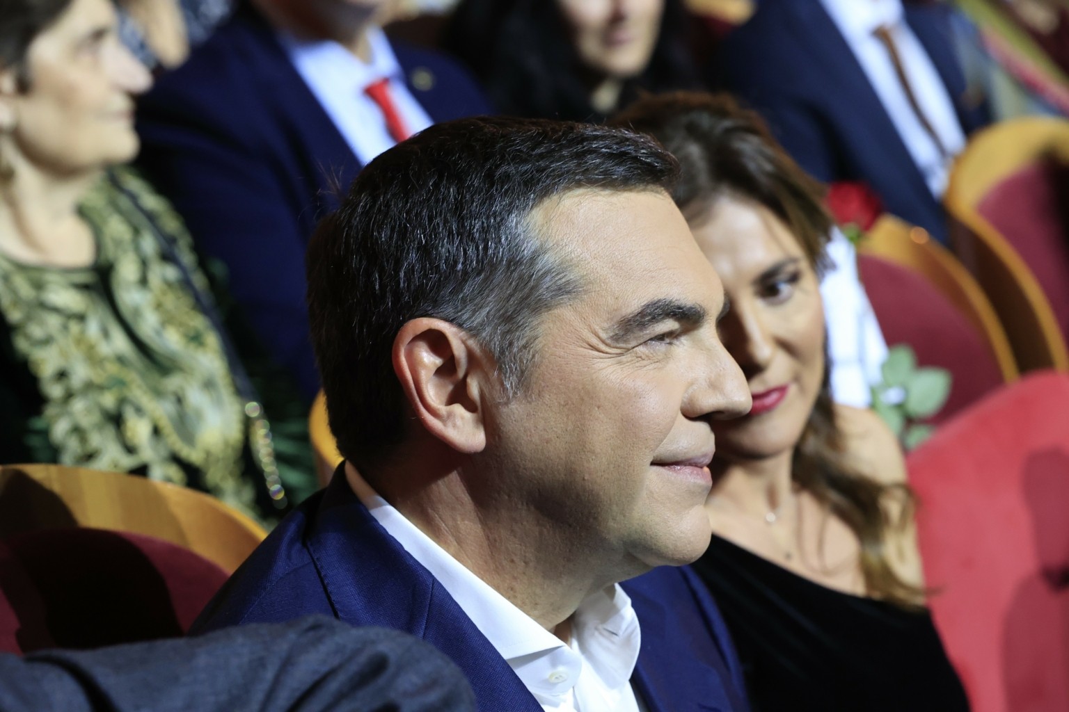 Κοσμοσυρροή για την «Ιθάκη»: Ο Τσίπρας παρουσίασε το βιβλίο του στο ...