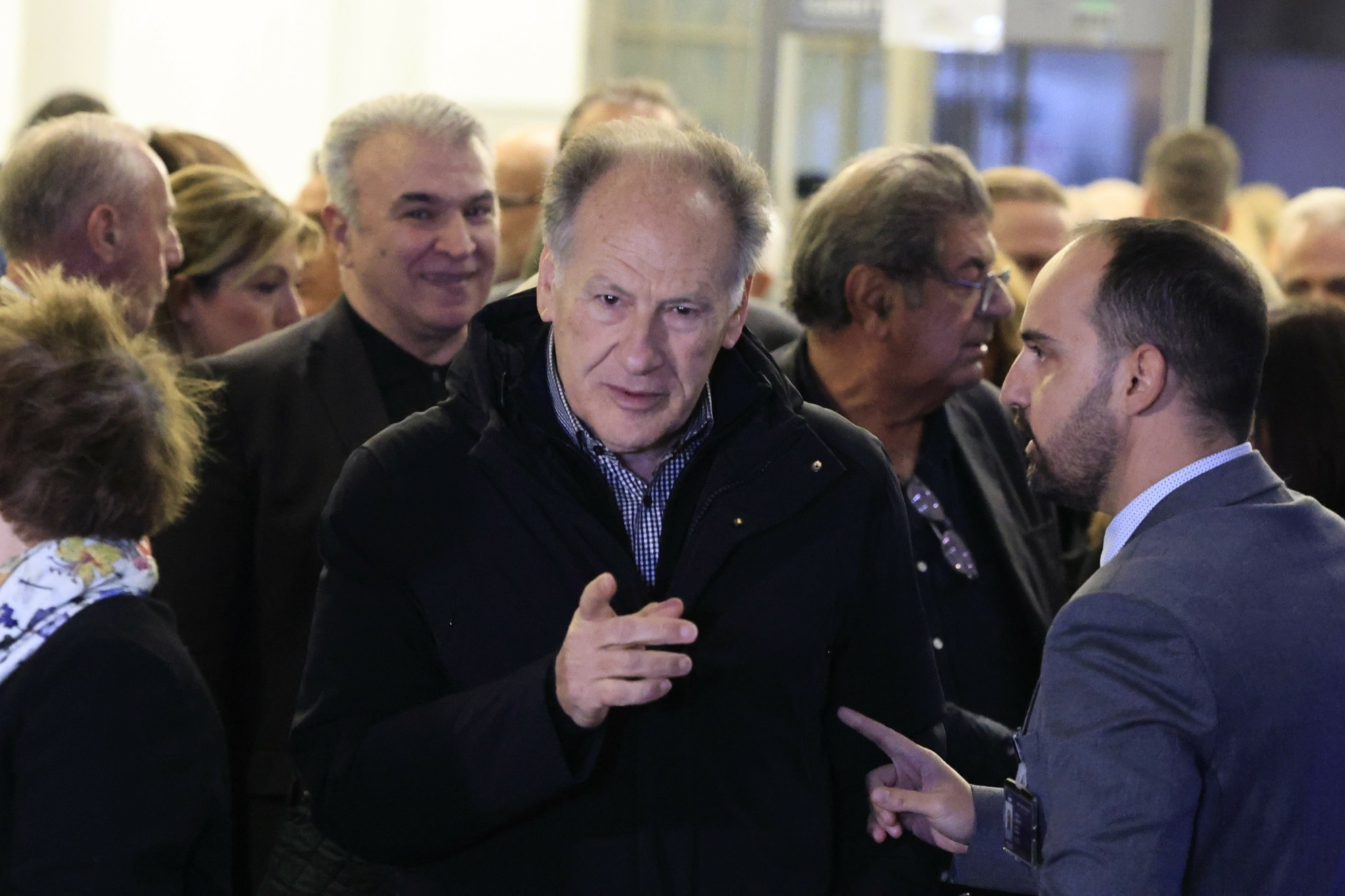 «Κρίση θεσμών, αδιαφάνεια και συγκάλυψη»: «Κεραυνοί» Καραμανλή στην ...