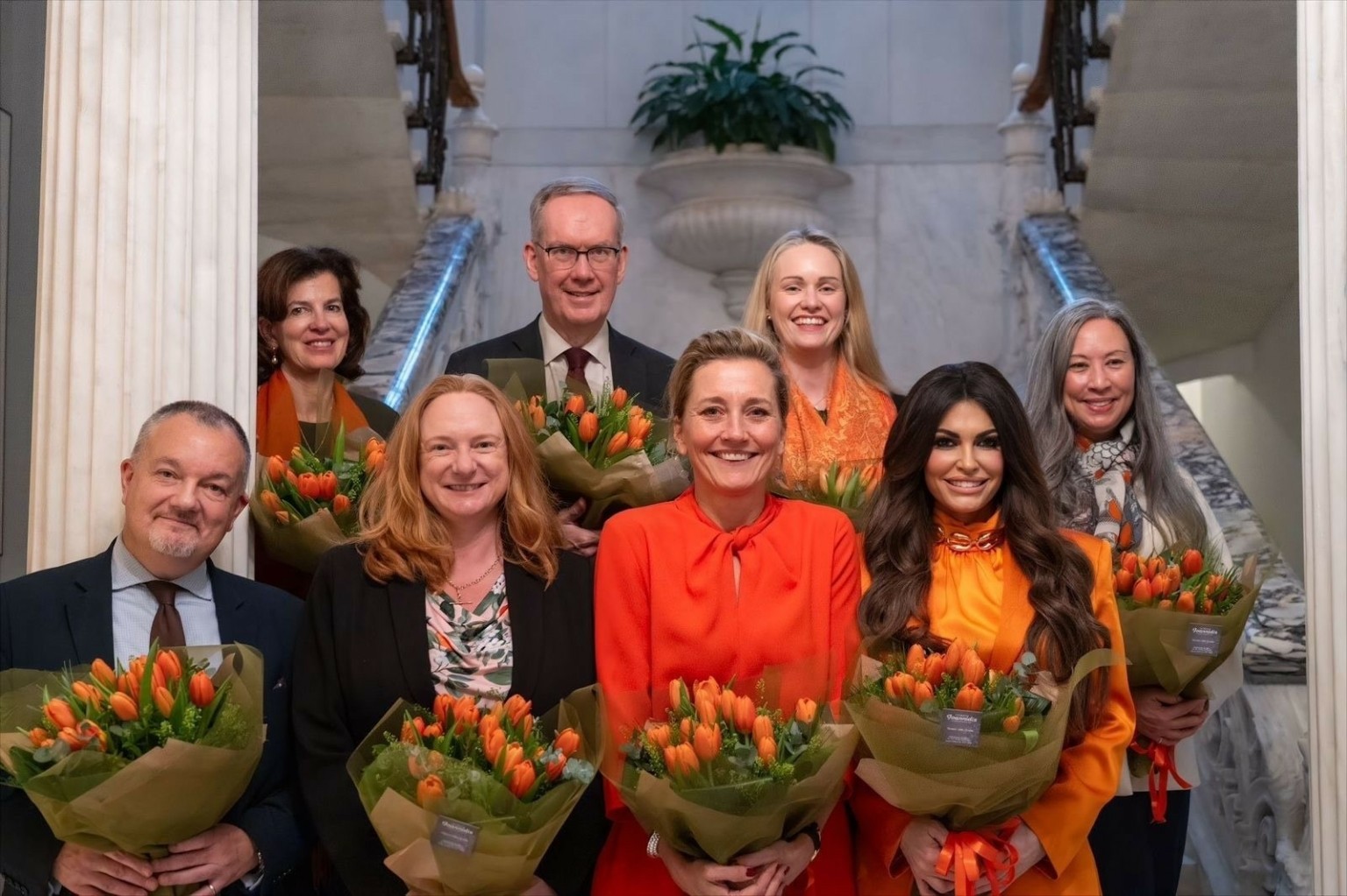 «Οκτώ πρέσβεις, ένας στόχος», η ανάρτησηκαι η φωτογραφία της Κίμπερλι ...