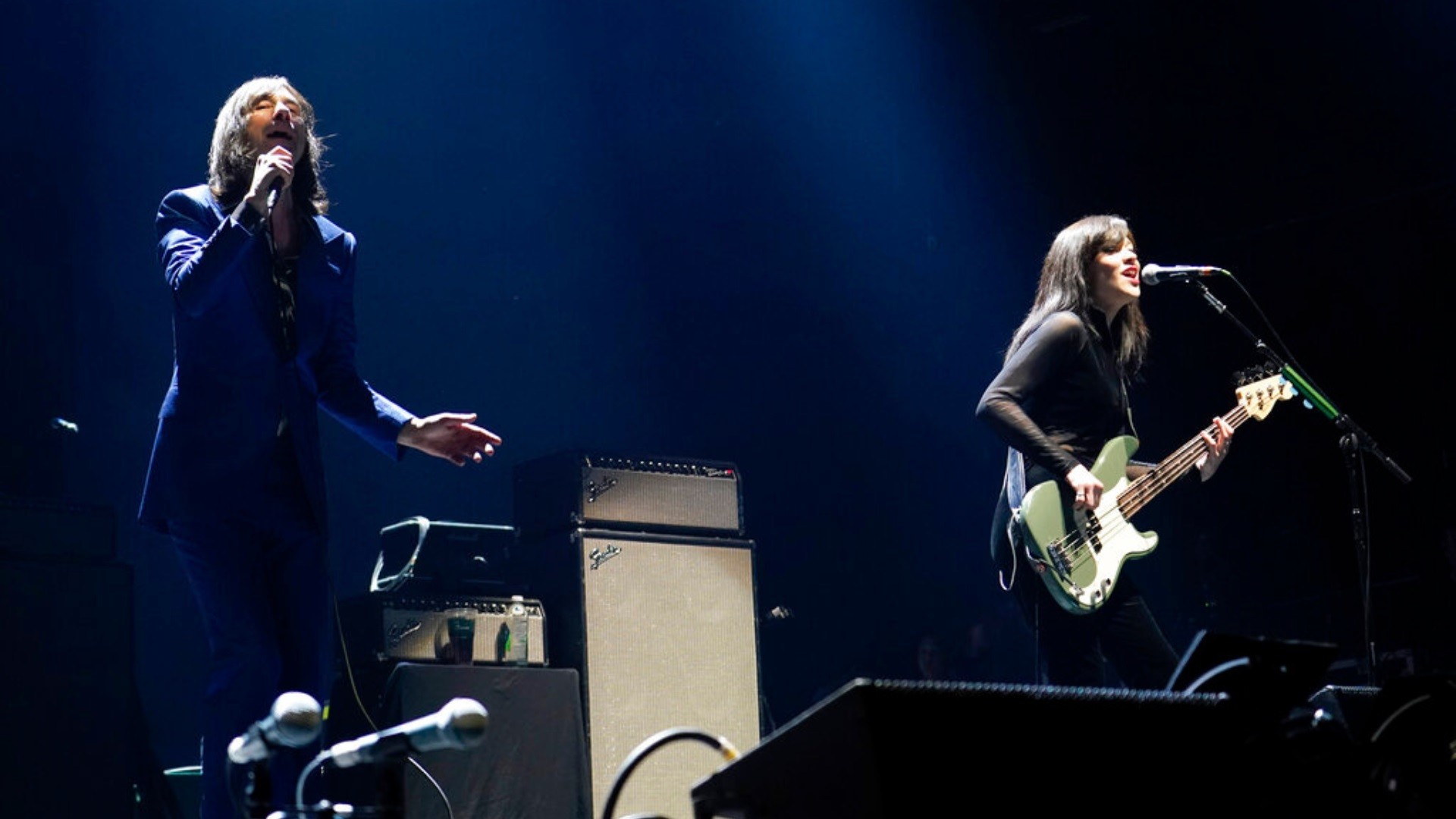 Οι Primal Scream υπερασπίζονται την εικόνα της σβάστικας μέσα στο ...