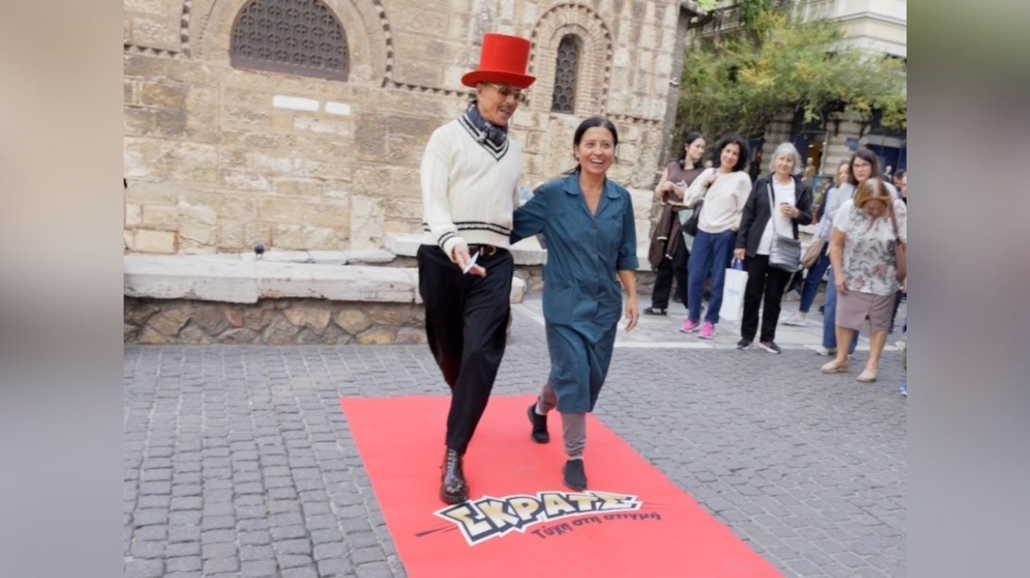 Red Carpet Alert: Ο Λάκης Γαβαλάς στρώνει το «Κόκκινο Χαλί» του στην ...