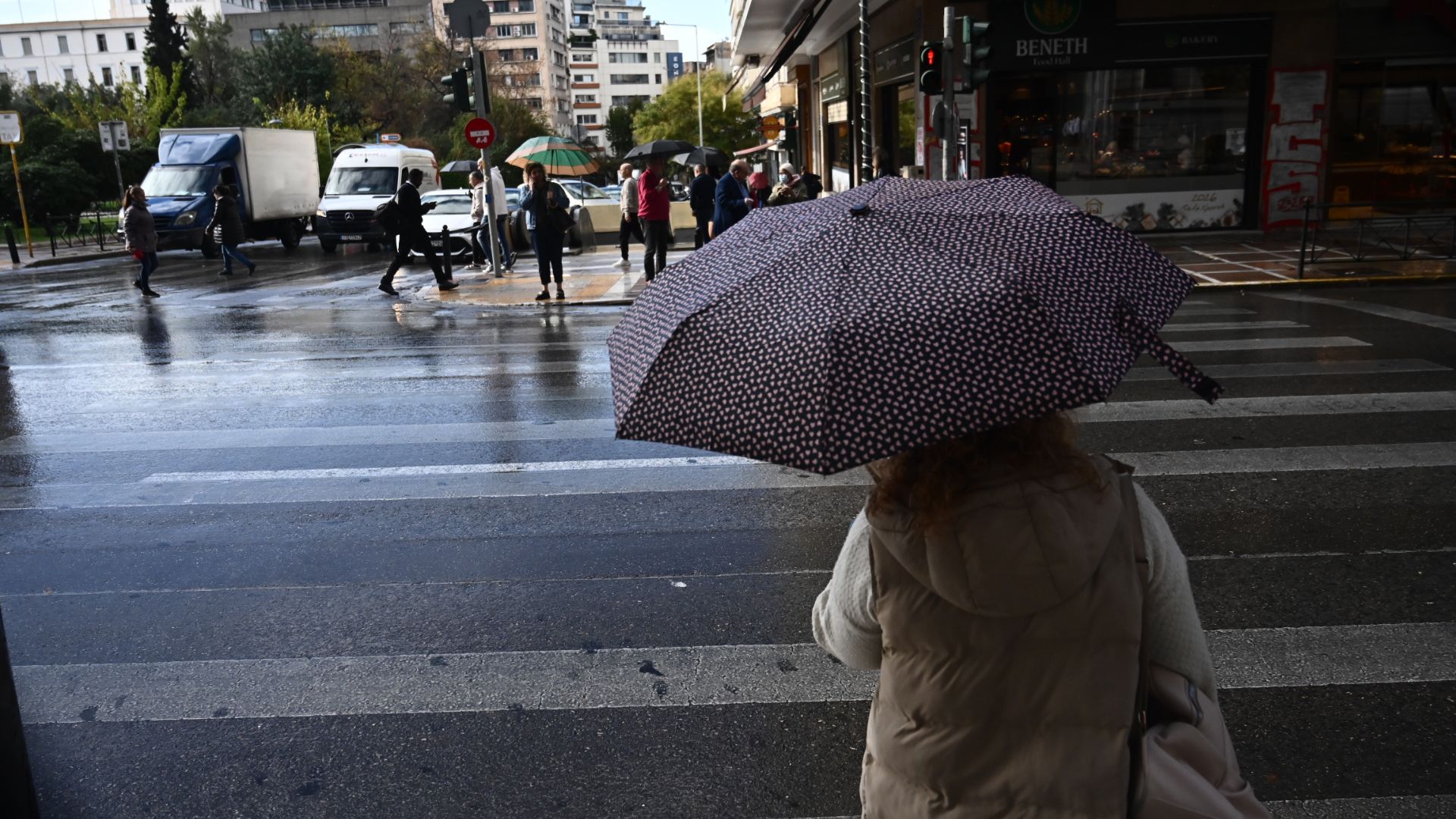 Ακόμα μία βροχερή μέρα… και ο κύκλος κακοκαιριών δεν κλείνει | topontiki.gr