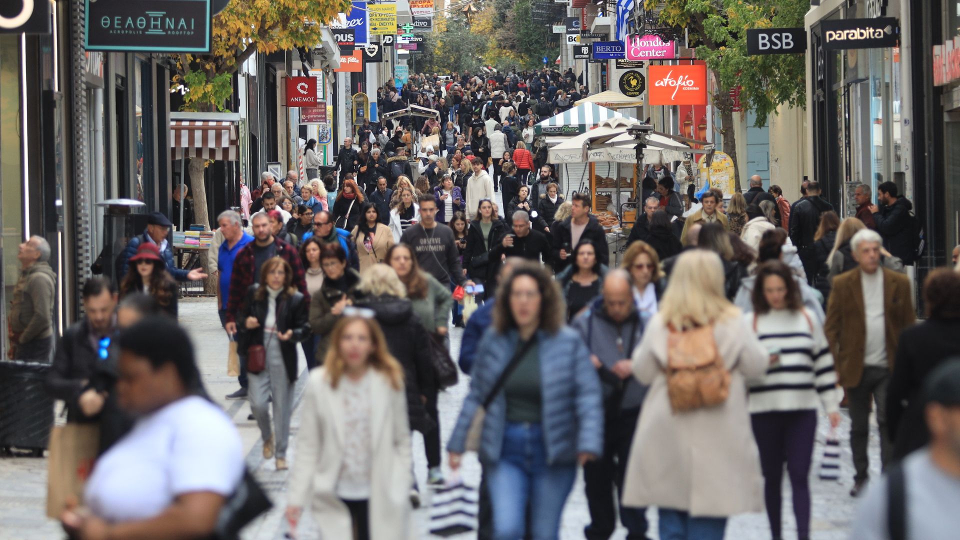 «Έξι στους δέκα μόλις τα βγάζουν πέρα: Oι Έλληνες παραμένουν οι πιο ...