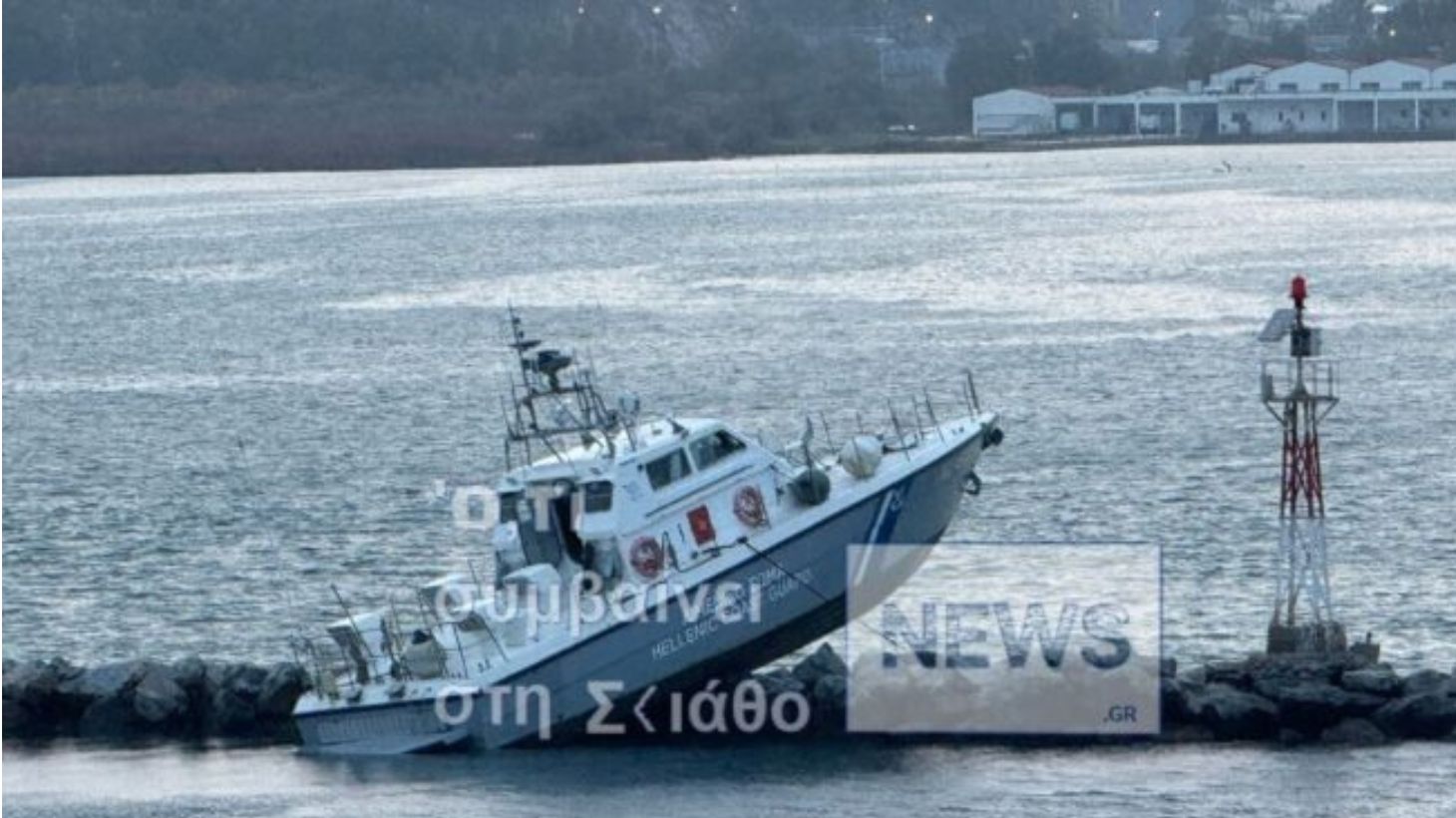 Βόλος: Έτσι κατέληξε στα βράχια το σκάφος του λιμενικού – Η εξήγηση που ...