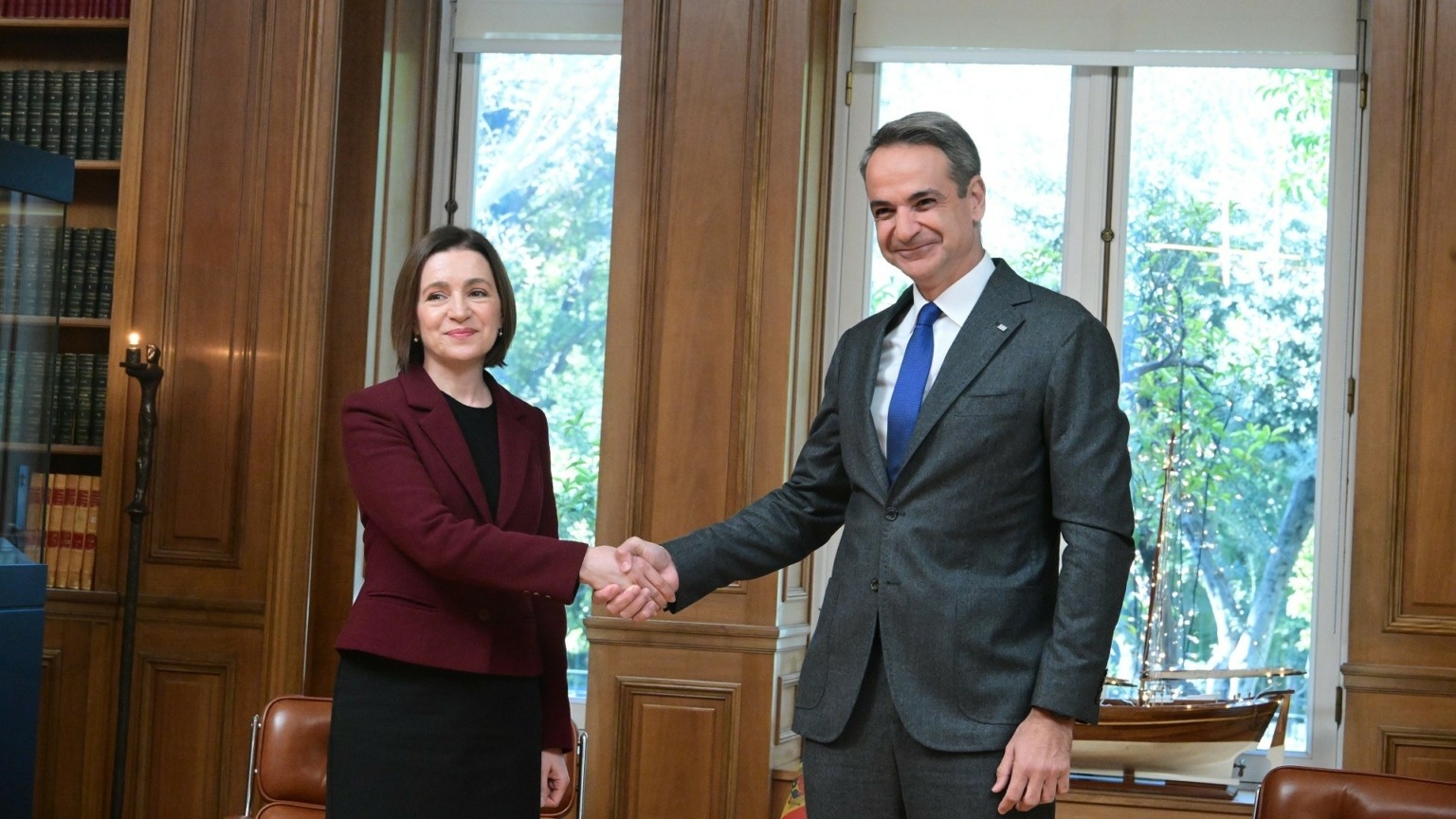 Μητσοτάκης με Σάντου: Στο επίκεντρο ο Κάθετος Διάδρομος – Η Ελλάδα ...