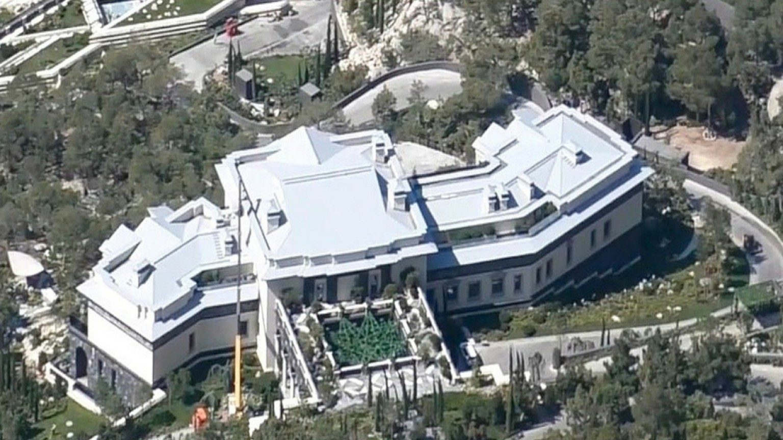 Το μυστικό «παλάτι» του Πούτιν στην Κριμαία – Τι αποκαλύπτει έρευνα ...