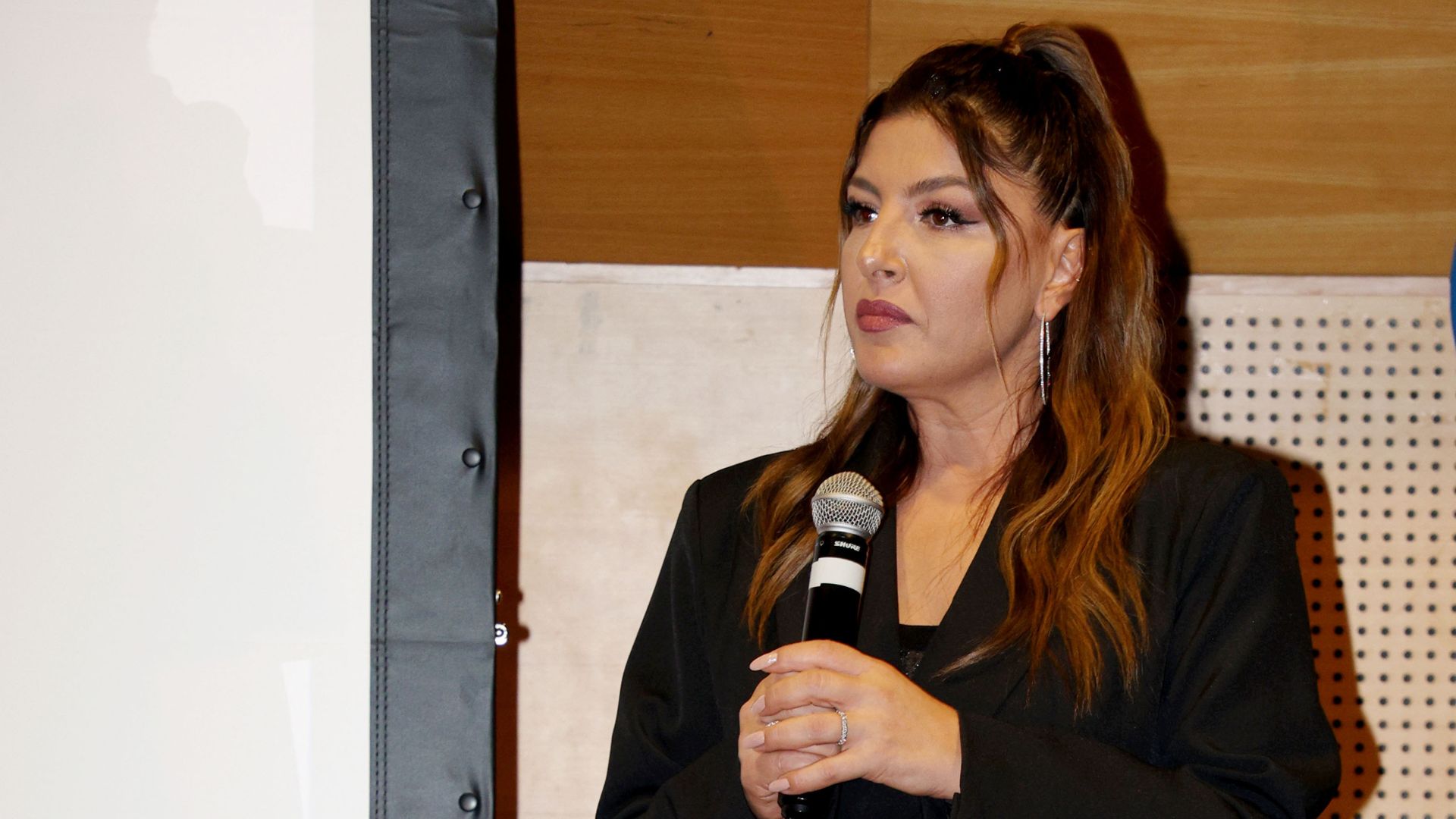 Έλενα Παπαρίζου: Παραμένει στο νοσοκομείο η τραγουδίστρια – Τα νεότερα ...