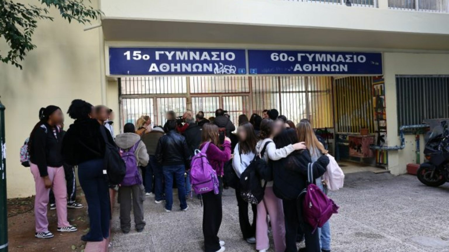 Κυψέλη: Μαθητές του σχολείου που έγινε το περιστατικό με την 16χρονη ...